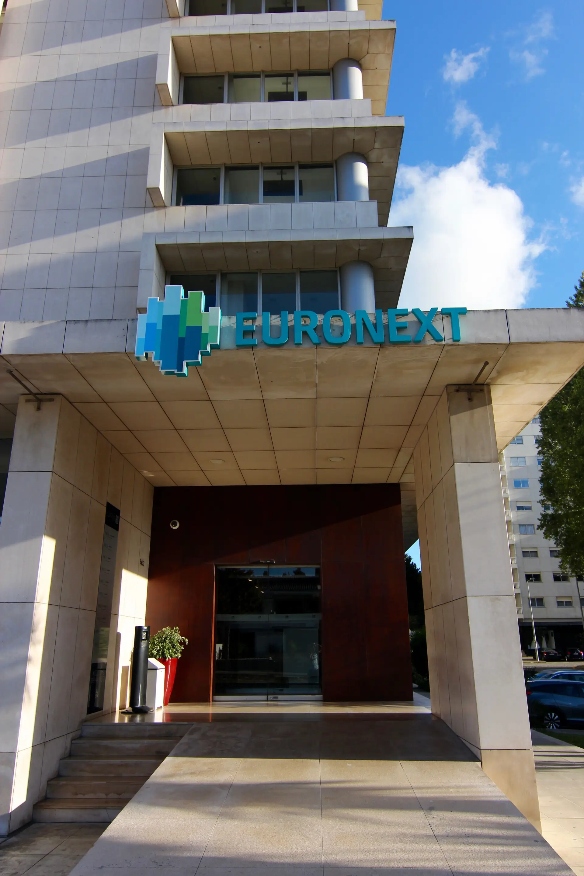 Euronext lança índice das 100 maiores cotadas das tecnologias em julho ...