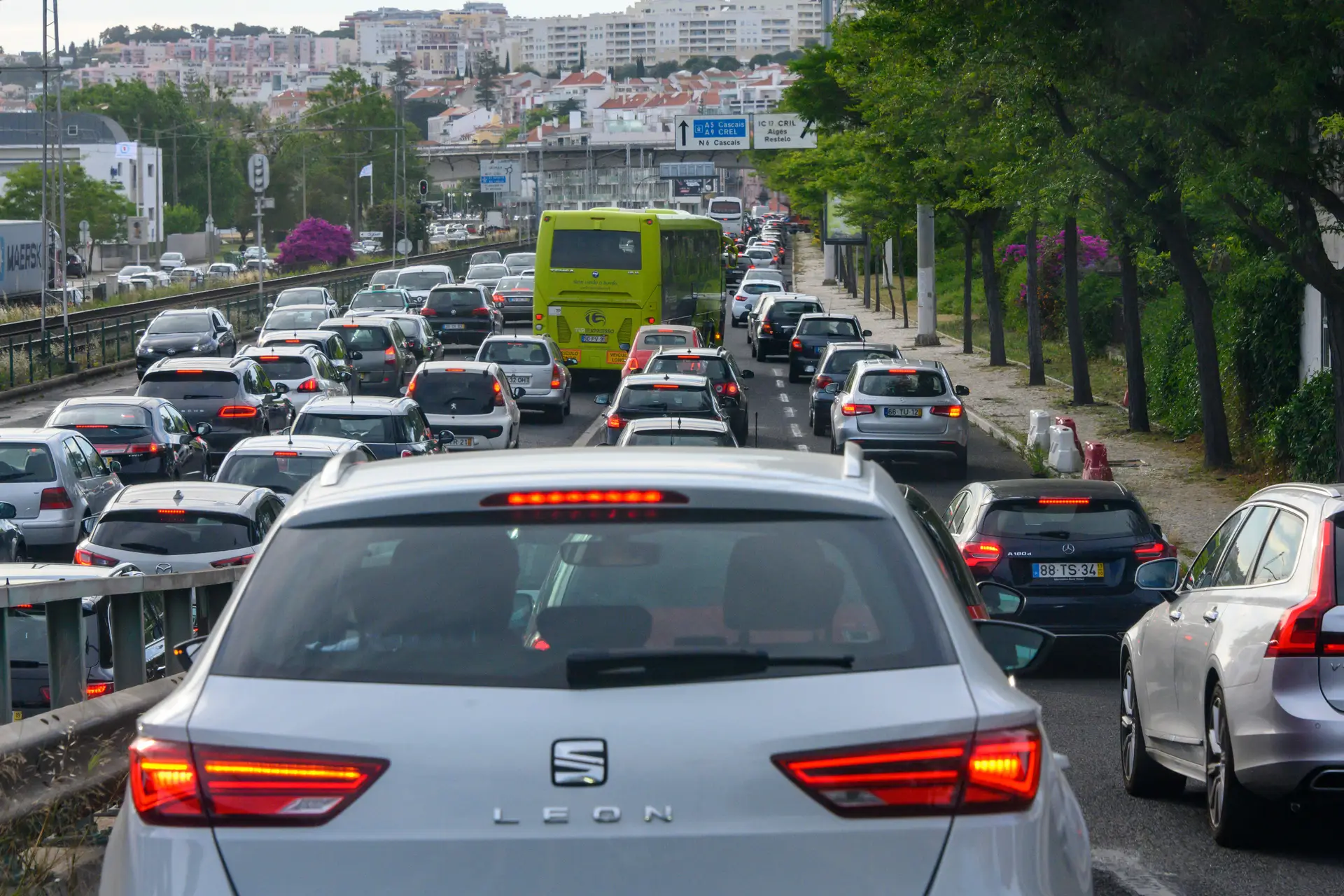 Mais de 40% das pessoas em Lisboa sujeitas a ruído de trânsito acima do ...