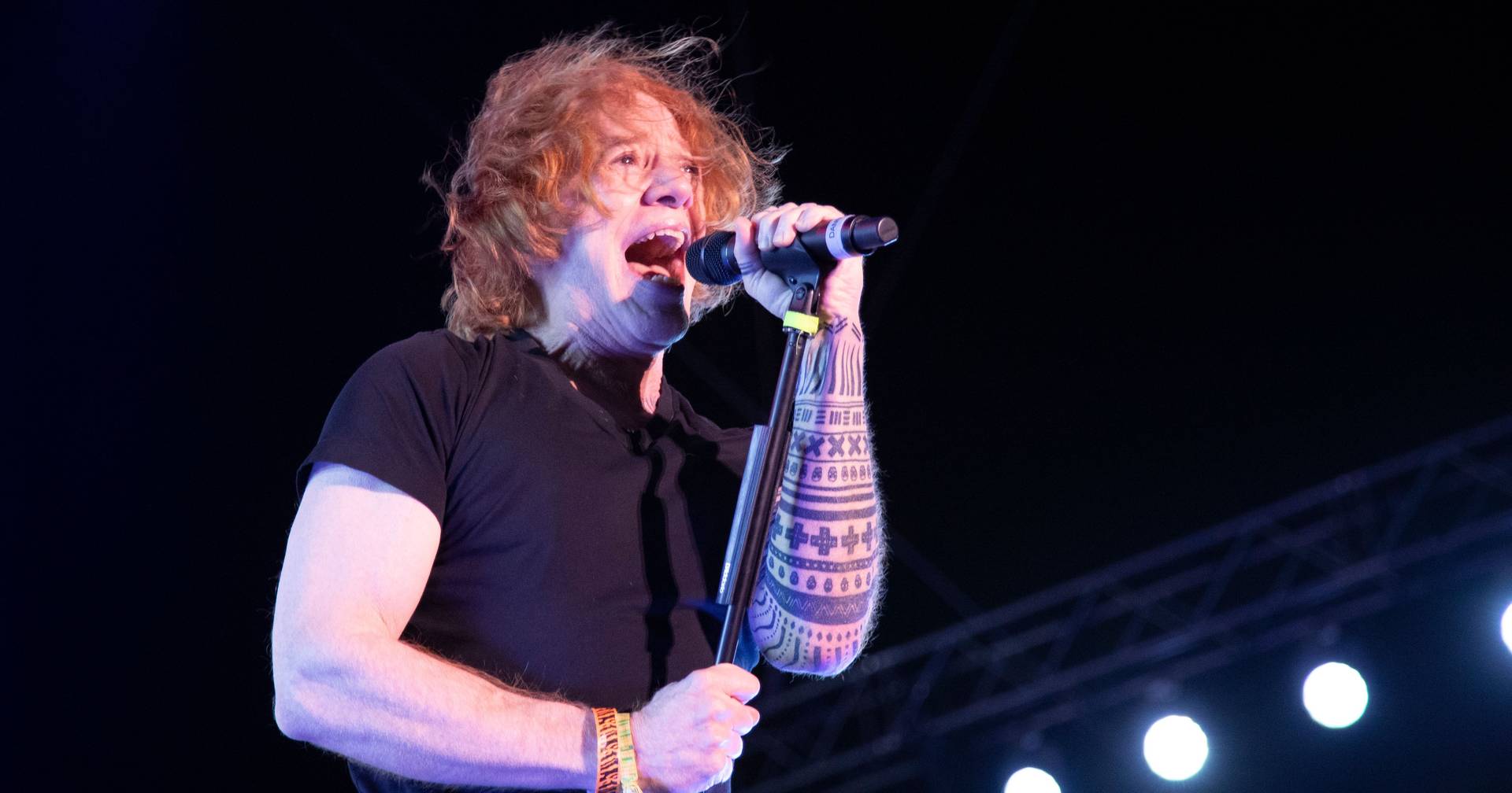 O tema dos "Simpsons" ao vivo, e com orquestra, em Coachella. Veja um dos momentos mais épicos e ...