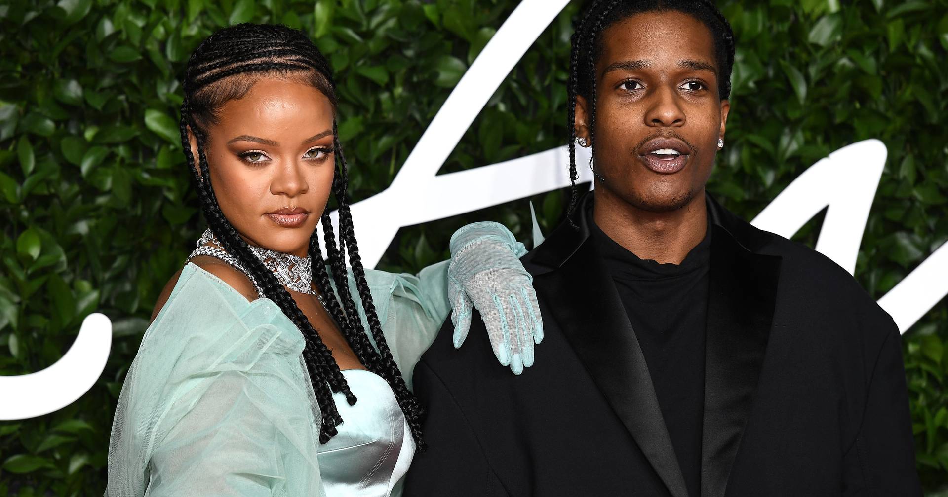 Pela primeira vez, Rihanna mostrou o seu filho ao mundo - Expresso