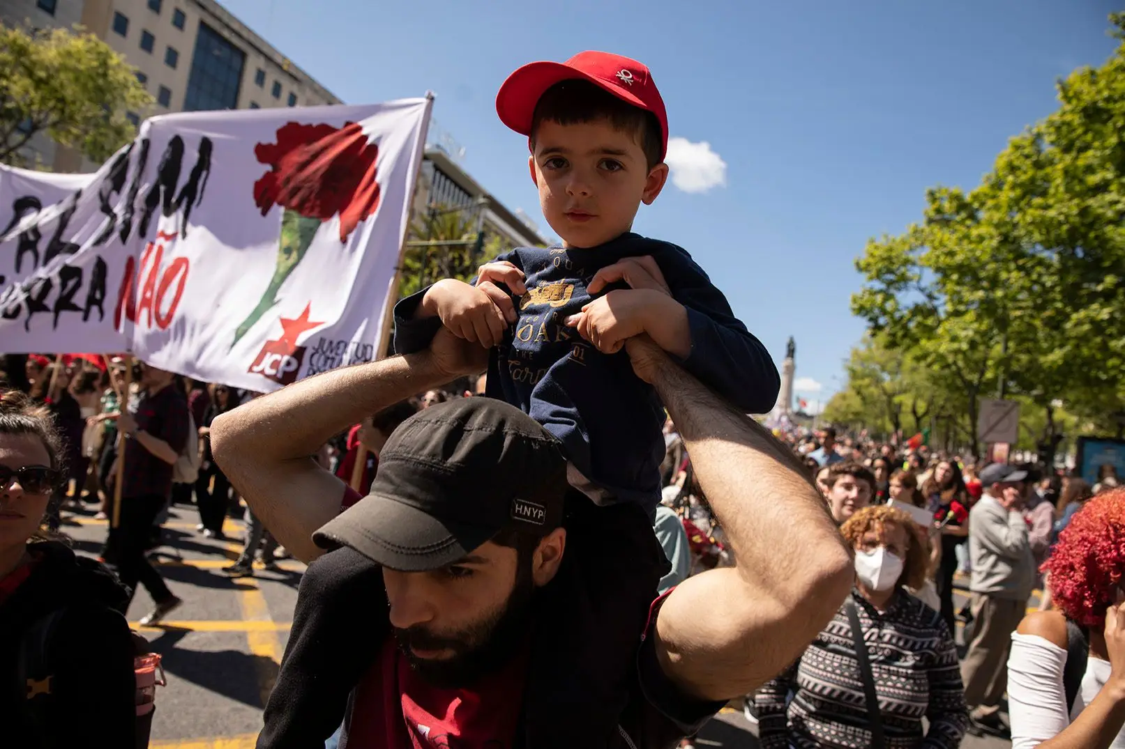 Sondagem Expresso/SIC: 25 de Abril ou 25 de Novembro? Portugueses querem comemorar os dois ...