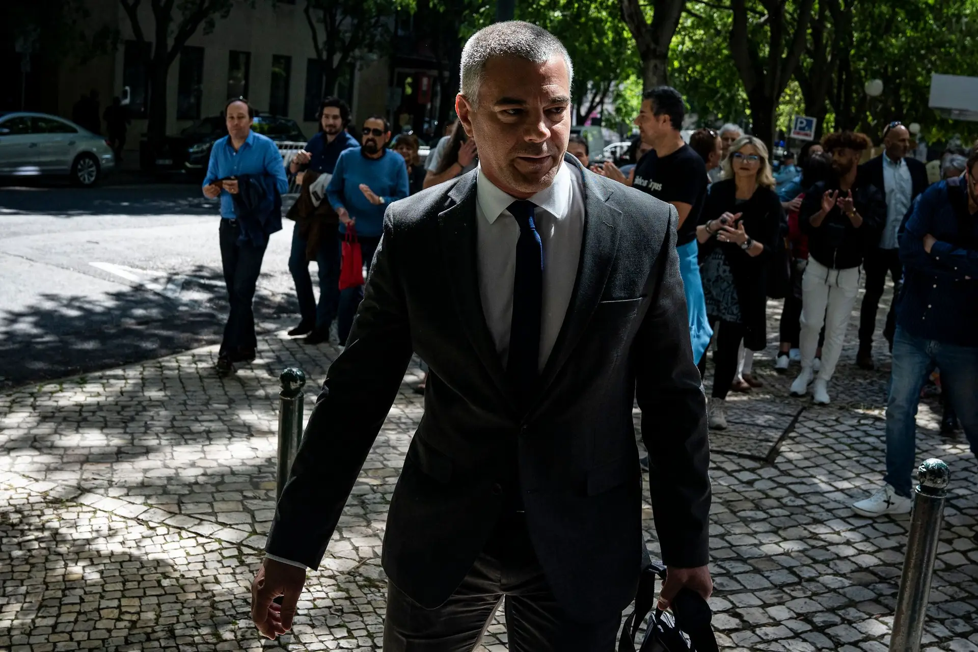 Bloco de Esquerda apresenta queixa contra grupo que agrediu homem à ...