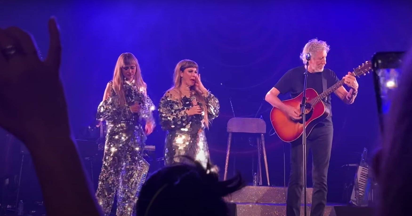 Roger Waters faz aparição surpresa em concerto das Lucius para tocar ...