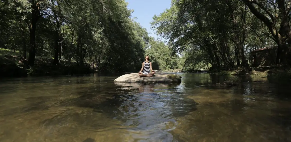 Cascatas, praias fluviais e trilhos para descobrir entre o Cávado e o ...
