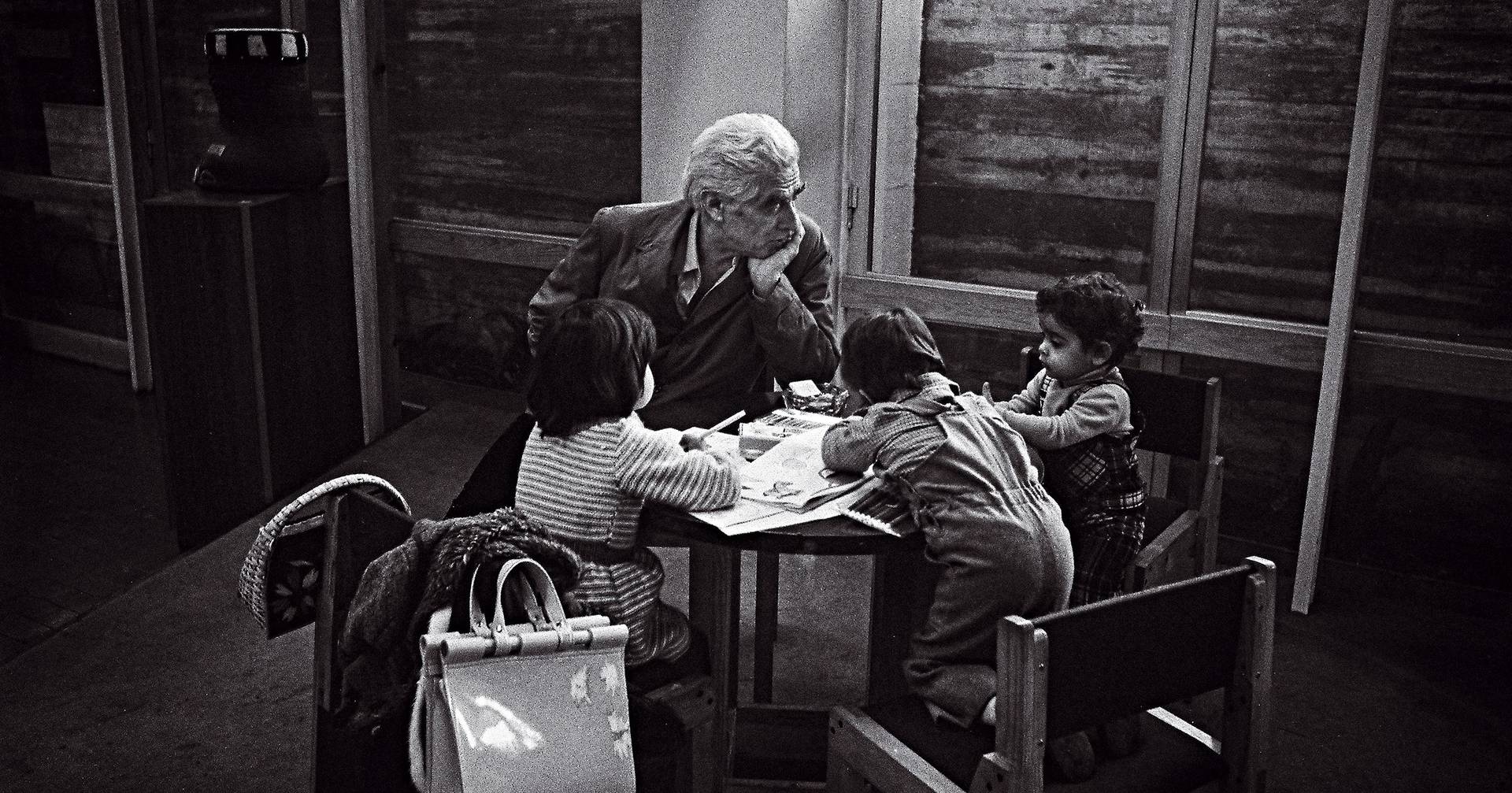 Com Cunhal do outro lado da câmara: um álbum inédito de Álvaro Cunhal ...