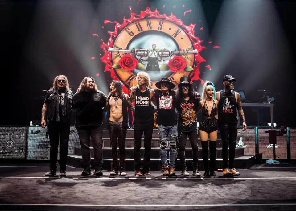 Depois de Algés, Guns N' Roses tocam AC/DC em Sevilha. Veja o vídeo ...