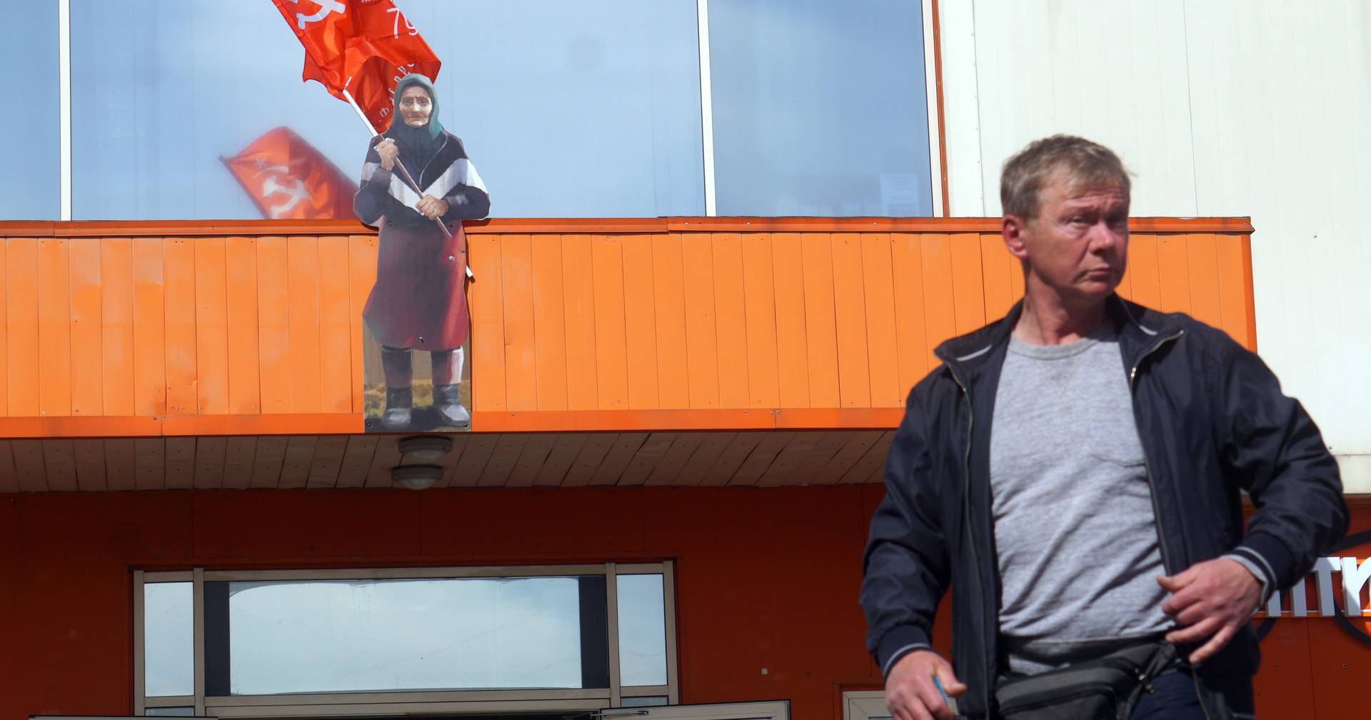 "Babushka Z": a história da camponesa ucraniana idosa que se tornou uma ...