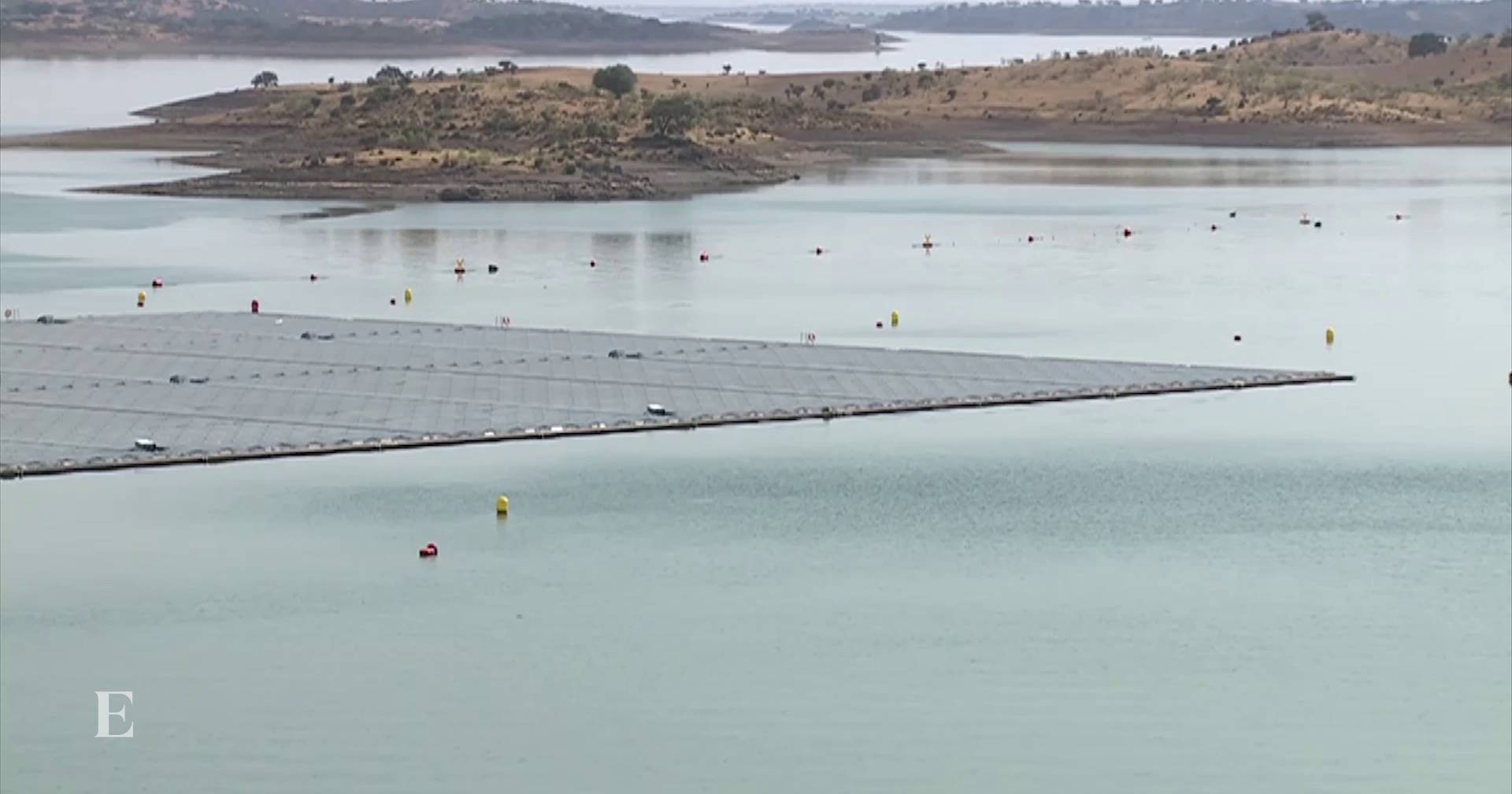 Economia dia a dia. A nova central solar fotovoltaica que flutua em ...