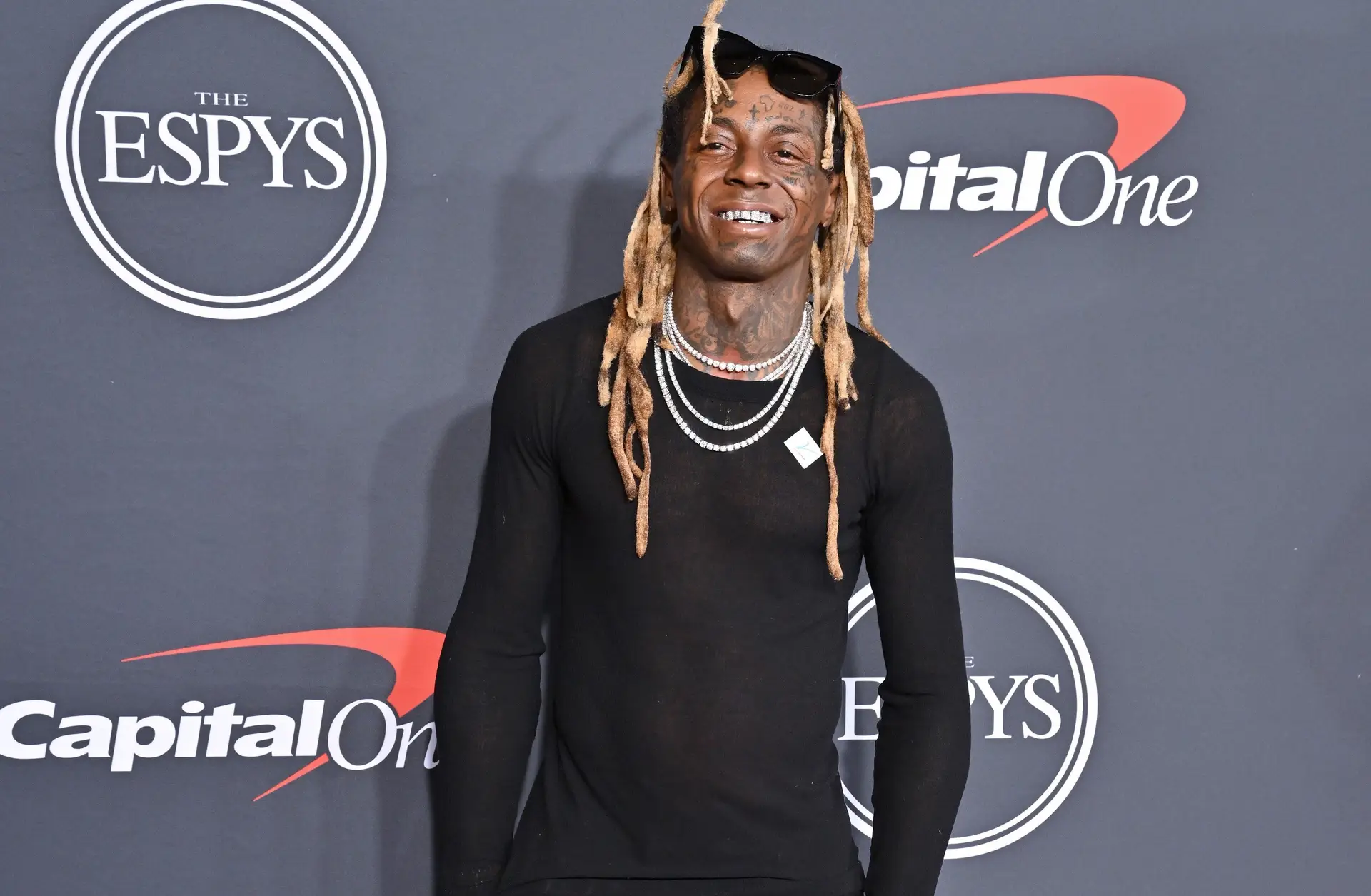 Morreu o polícia que salvou a vida a Lil Wayne aos 12 anos - Expresso
