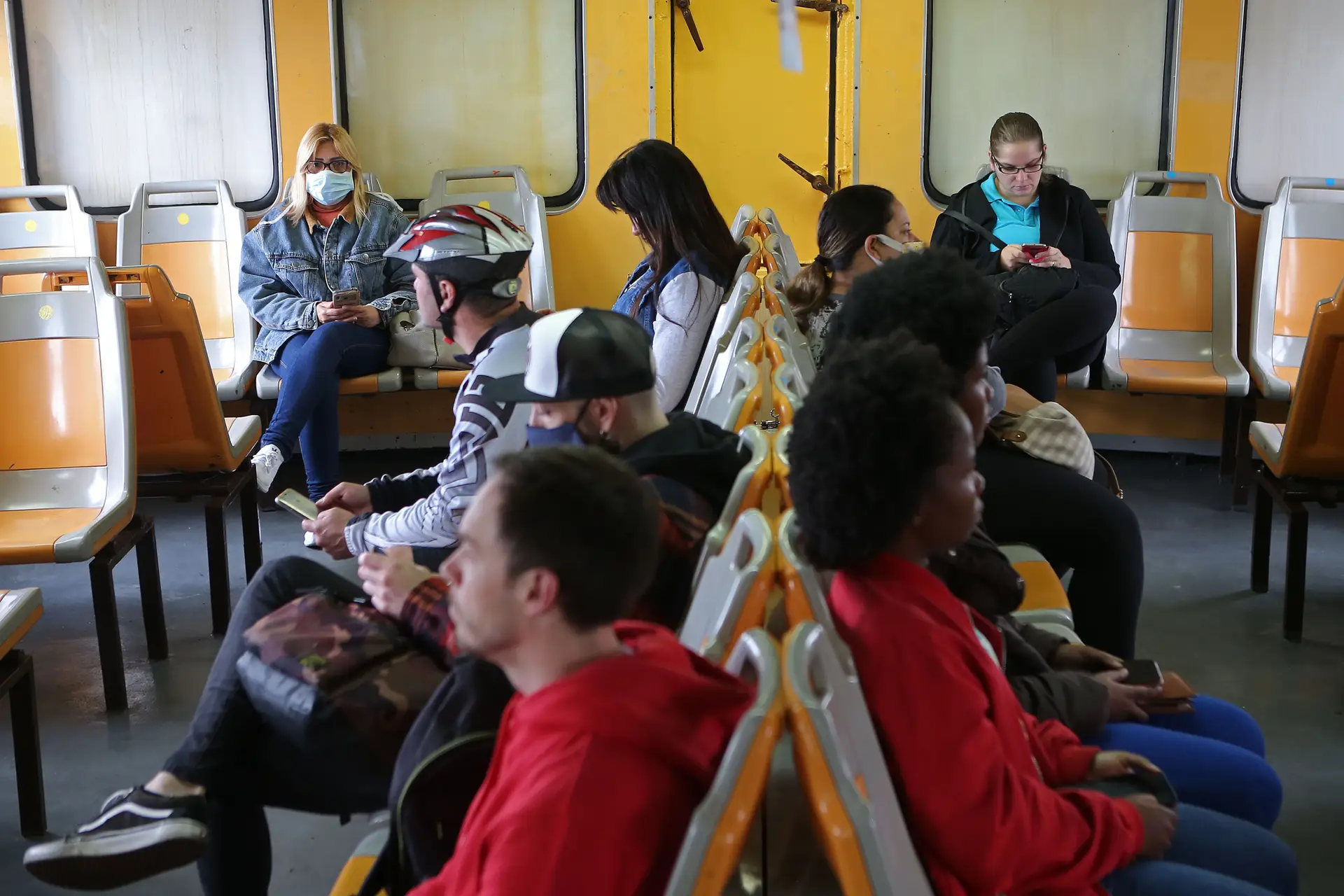 Trabalhadores aderem a 100% à greve da Transtejo que vai durar toda a ...