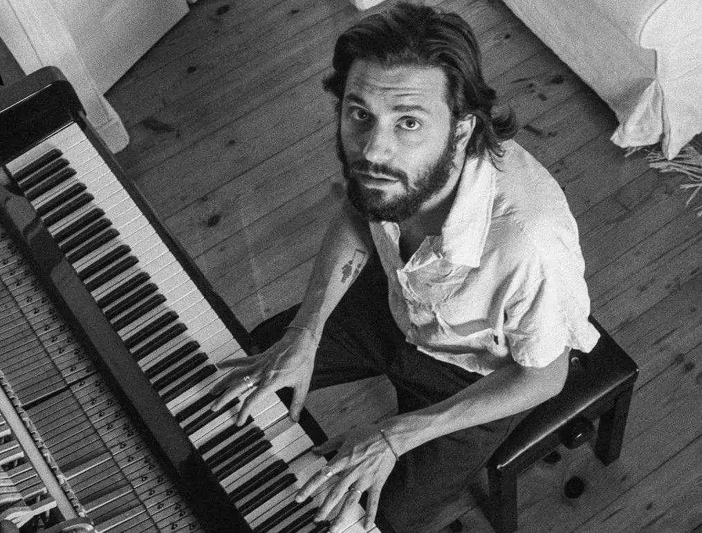 Salvador Sobral lança novo disco esta semana dedicado “à filha que aí ...