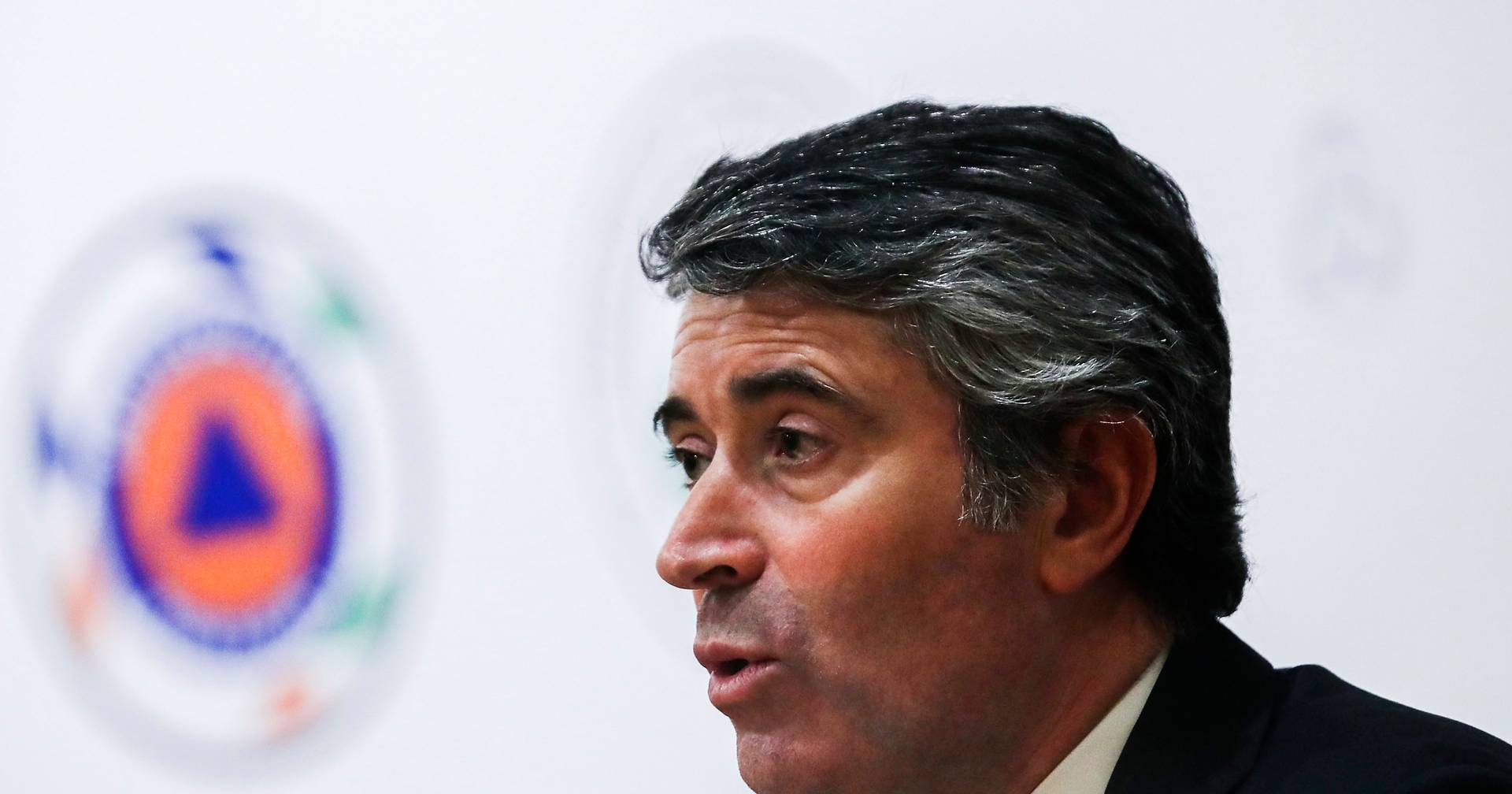 Caso das golas antifumo: ministro da Administração Interna fala em ...