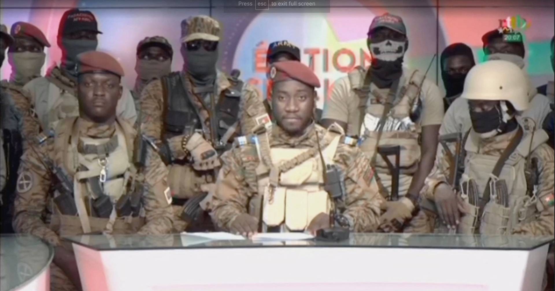 Revolta militar lança Burkina Faso na incerteza oito meses após golpe ...