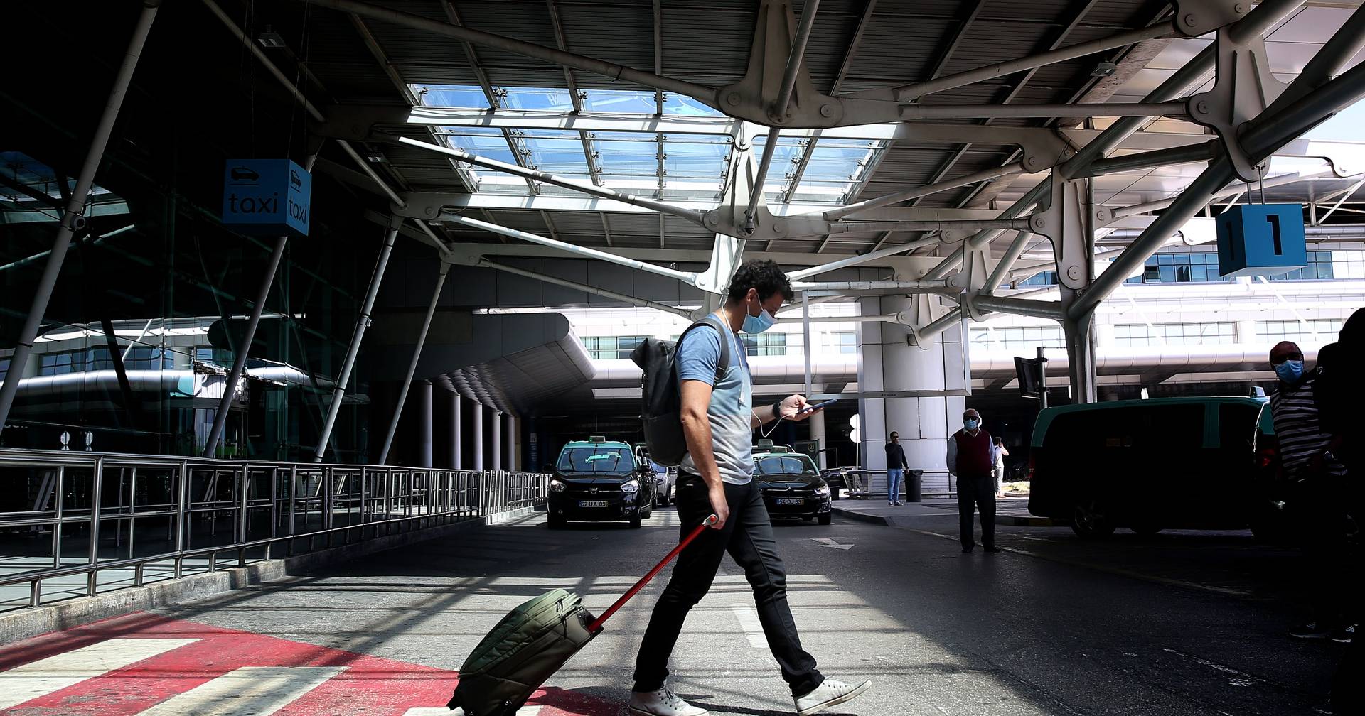 26.605: número de emigrantes a regressar a Portugal duplica em 2021 ...