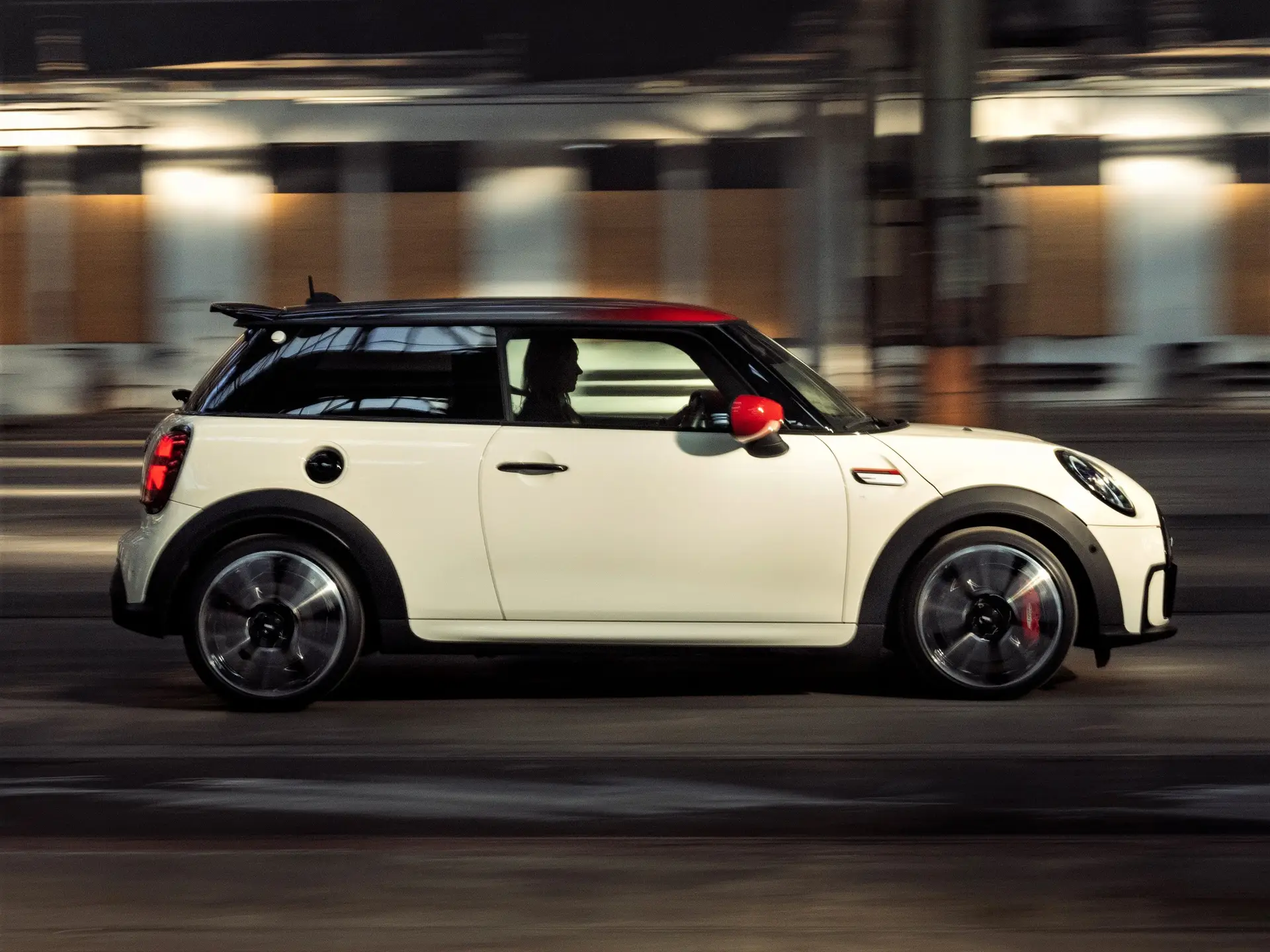 MINI John Cooper Works, edição limitada dedicada a uma mulher. Uma ...