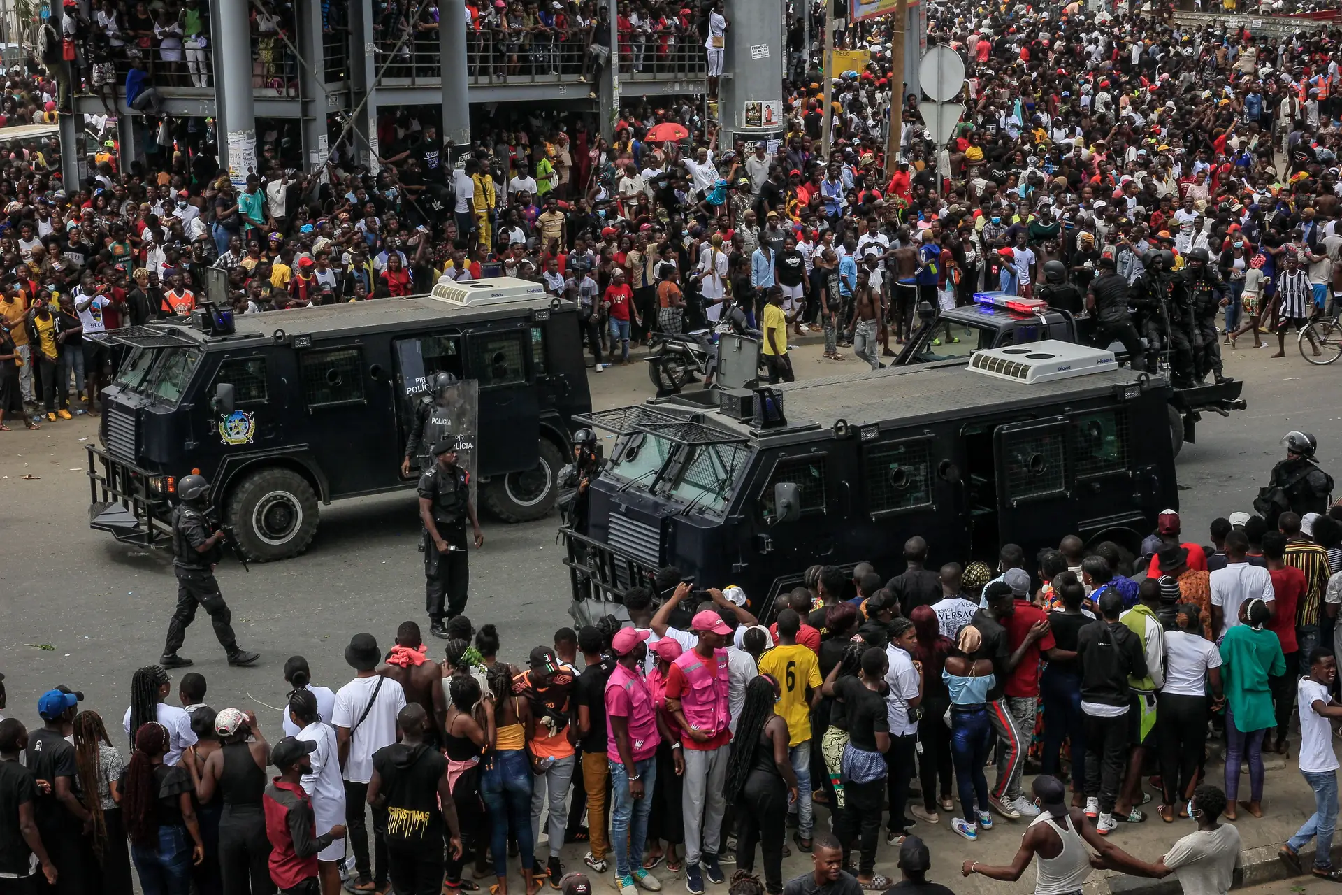 Um morto e mais de 30 feridos após intervenção policial no funeral do ...