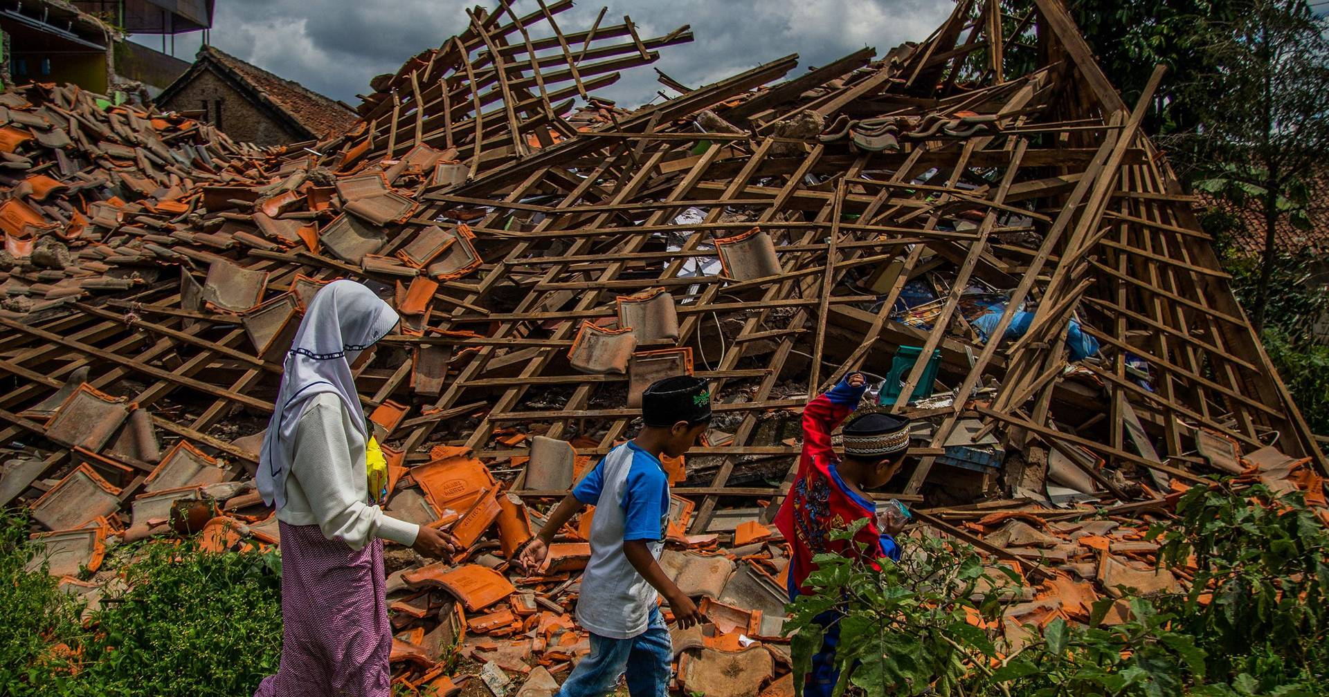 Sismo de magnitude 5,8 abala capital da Indonésia - Expresso