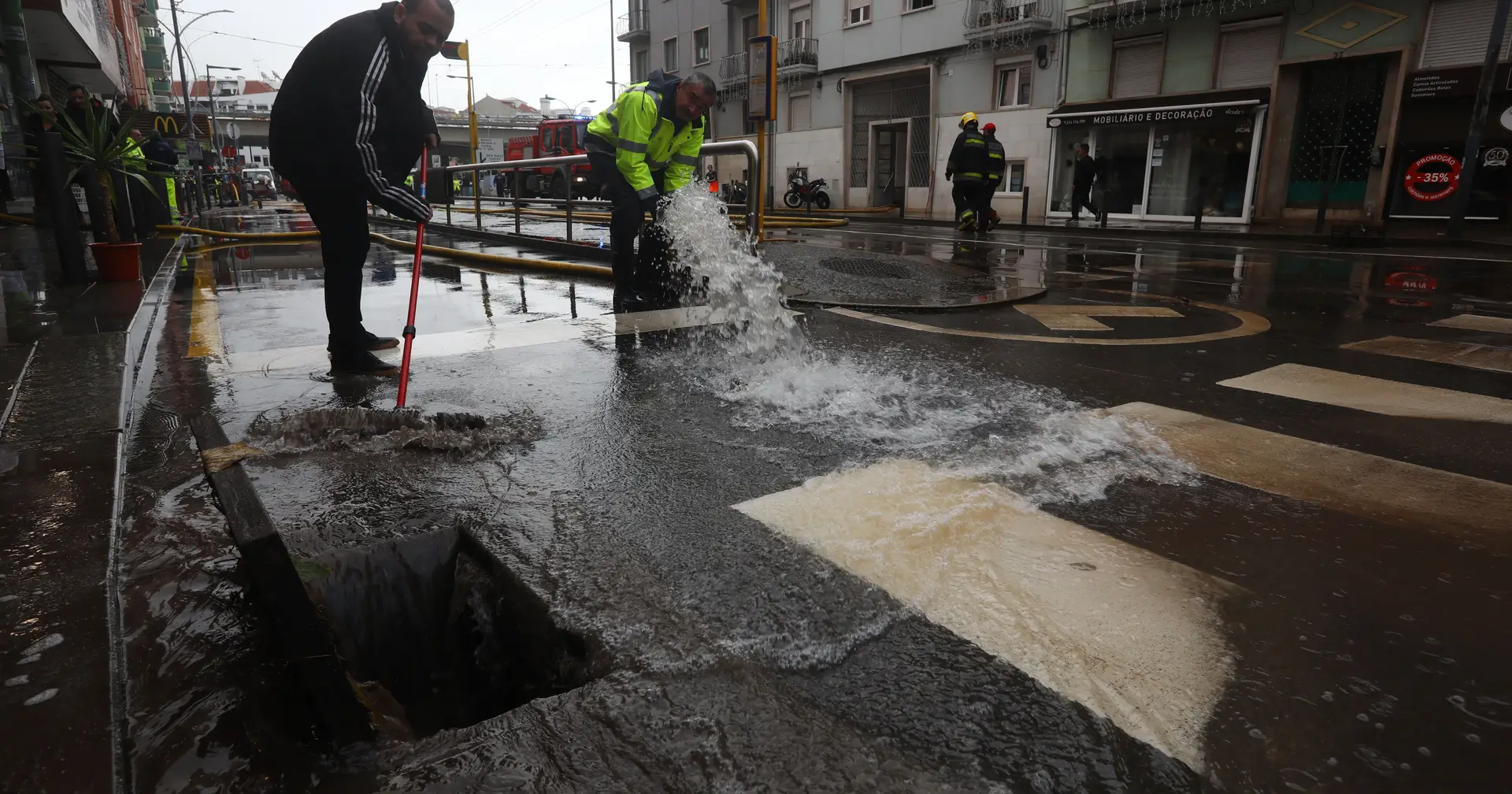 As cheias que também afundaram o Sport Algés e Dafundo: meio milhão de ...
