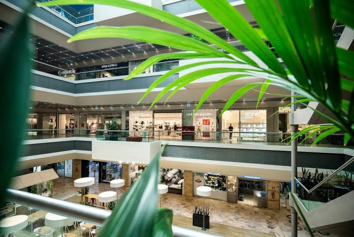 Grupo Névoa compra Campera Outlet Shopping e Ferrara Plaza a fundo do ...