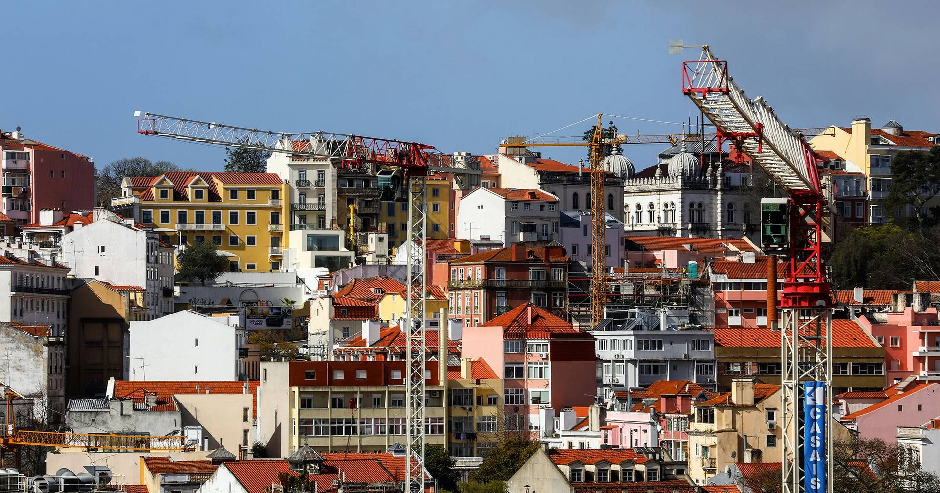 Habitação: IHRU comprou 56 casas, mas ainda quer mais - Expresso