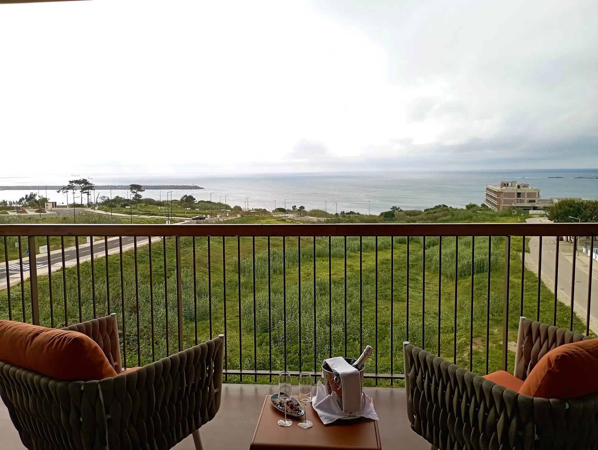 Com vista para o mar, este novo hotel em Sines é perfeito para um ...