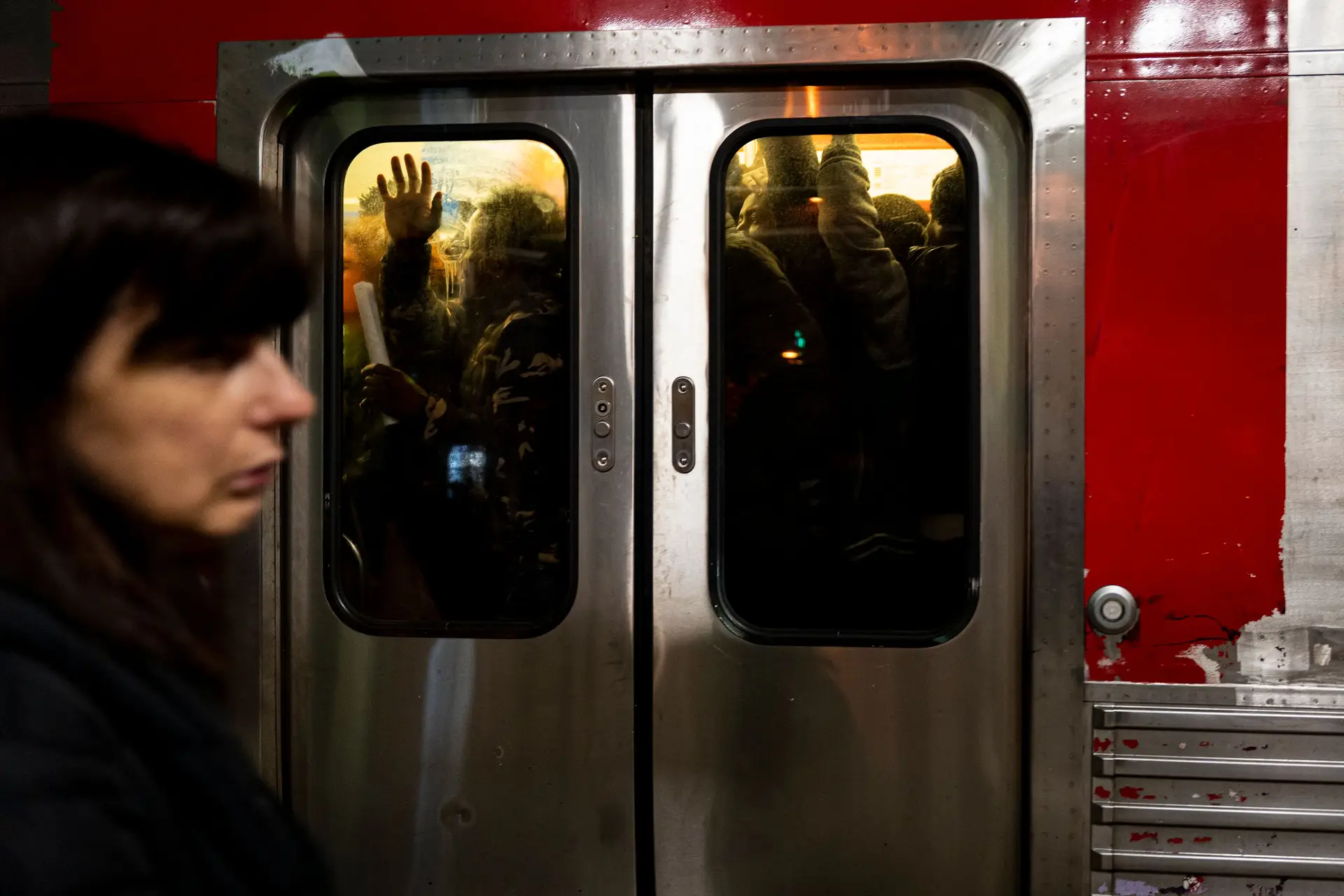 CP: Greve levou à supressão de 33 dos 124 comboios programados até às 8h00 de domingo - Expresso