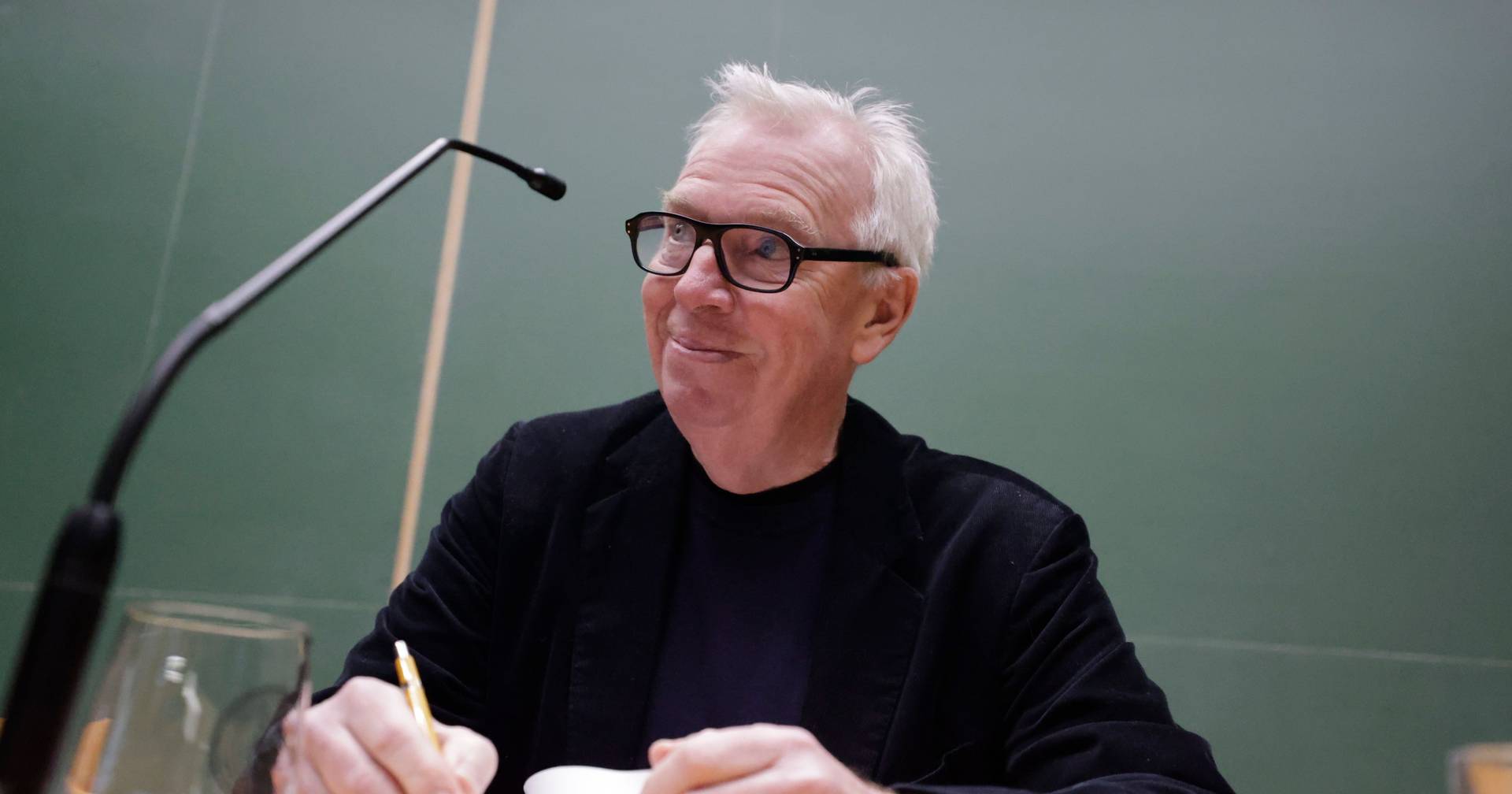 Arquiteto britânico David Alan Chipperfield vence prémio Pritzker 2023 ...