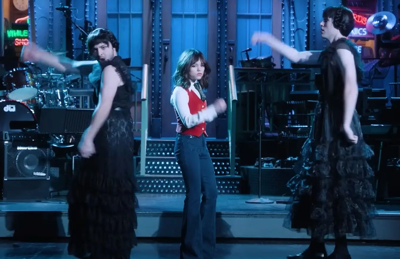 Jenna Ortega volta a fazer a dança de “Wednesday” mas com pouca vontade ...