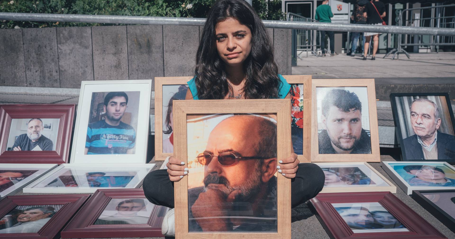 Wafa Ali Mustafa muda a biografia nas redes sociais todos os dias. Hoje ...