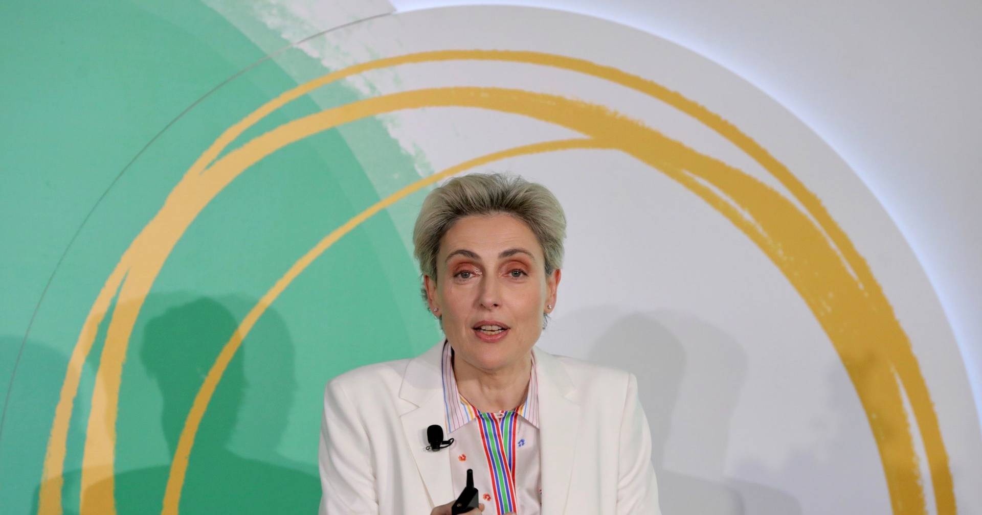 Sonae quer ter 45% de mulheres em posições de liderança em 2026 - Expresso