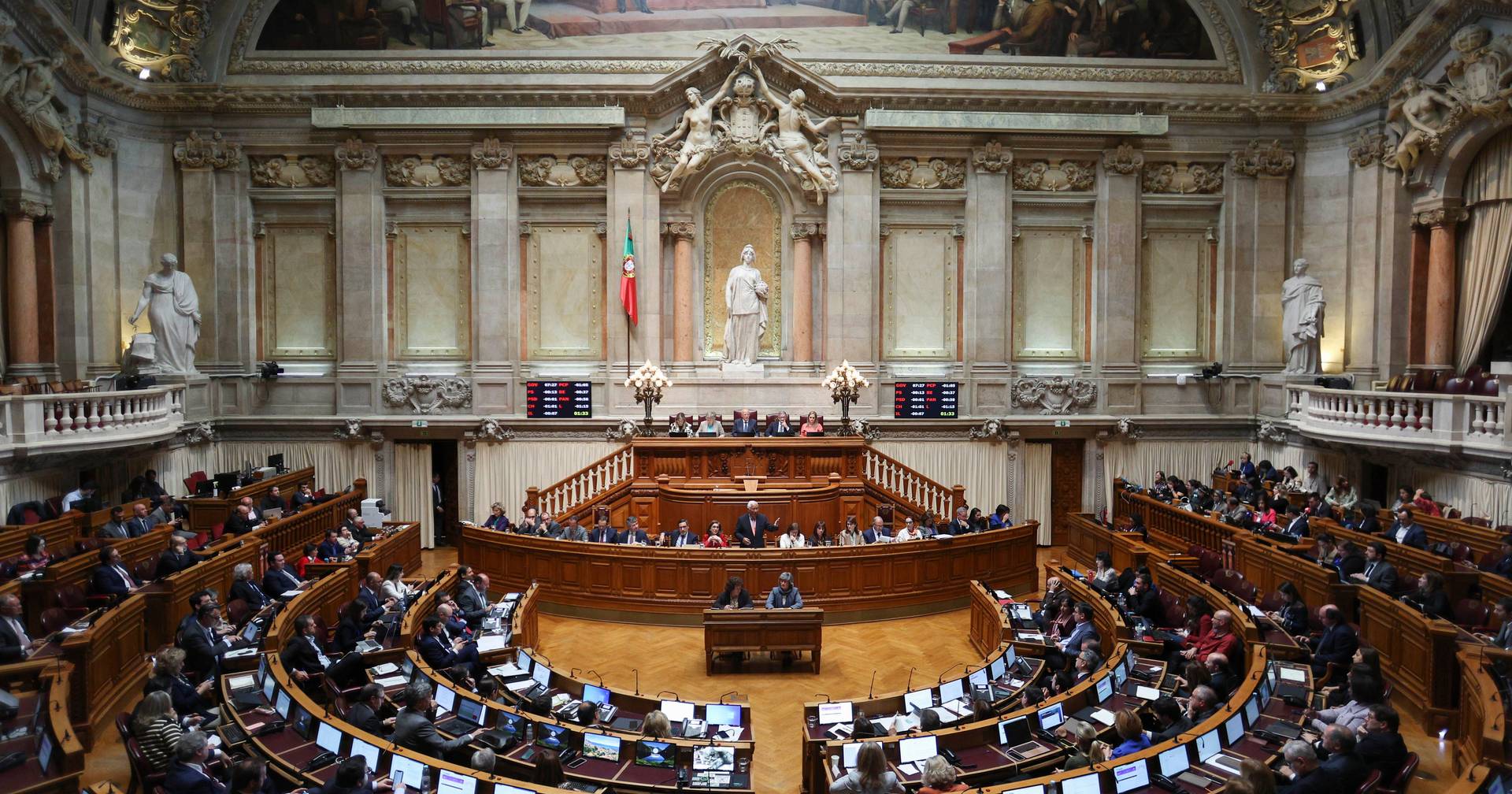Parlamento aprova alteração à lei de saúde mental. Detenção 'perpétua ...