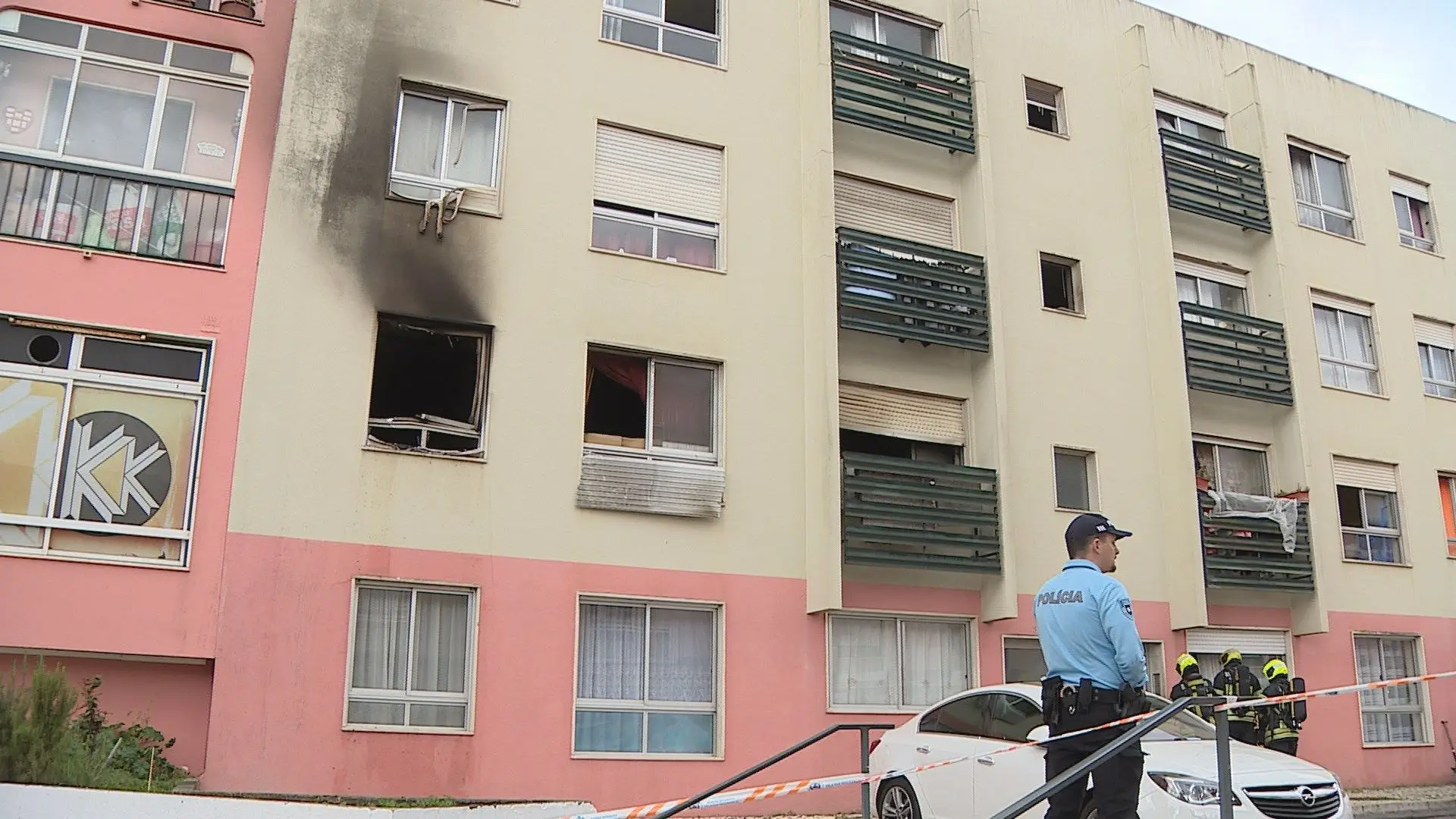 Inc ndio Num Pr dio Na Amadora Quatro Pessoas Assistidas Por Inala o