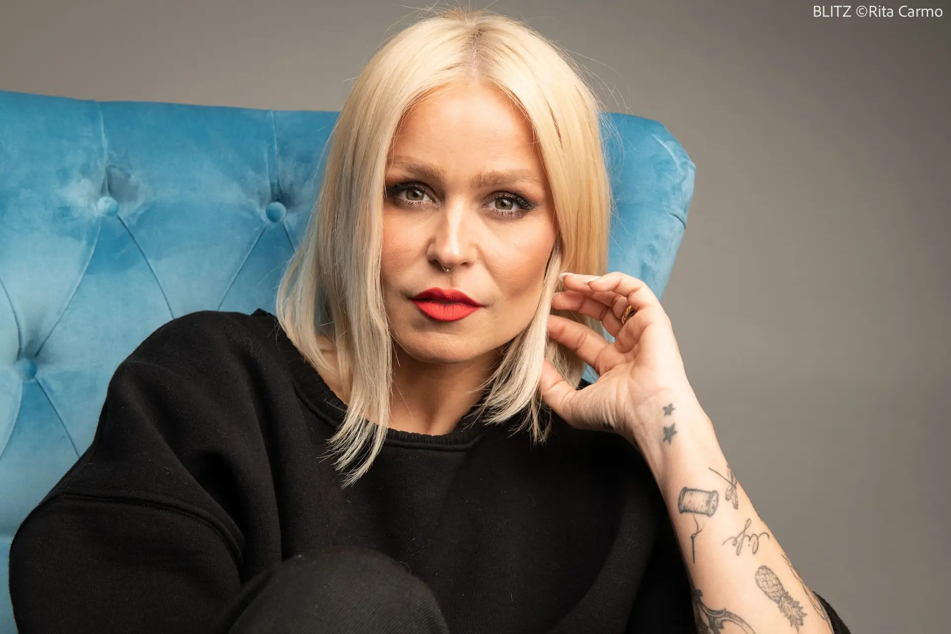 Aurea: “Vi-me em Lisboa a ganhar muito pouco dinheiro a cantar nos bares. Cortava aqui, cortava ...