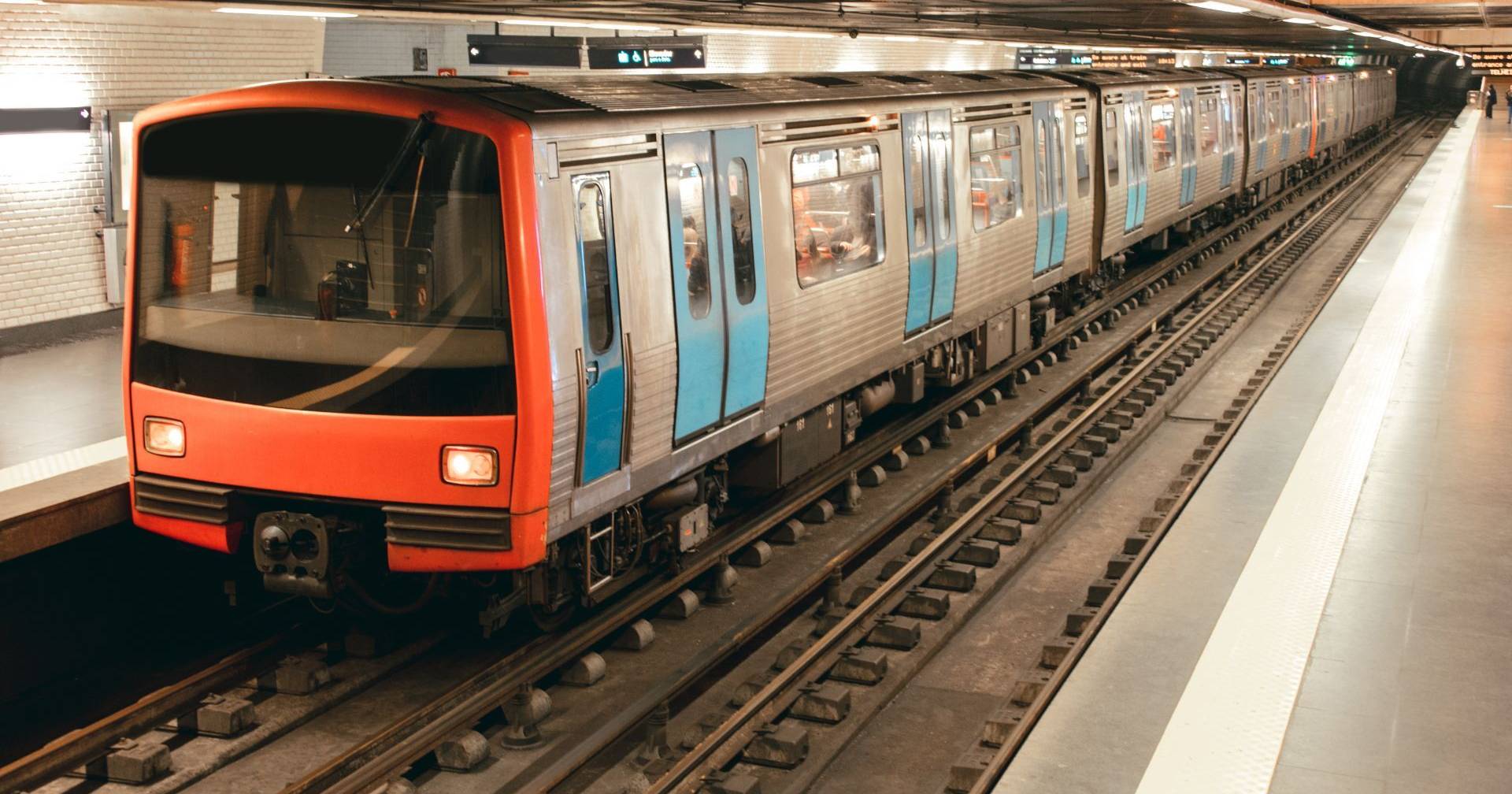 Circulação na linha Azul do Metro retomada esta segunda-feira - Expresso