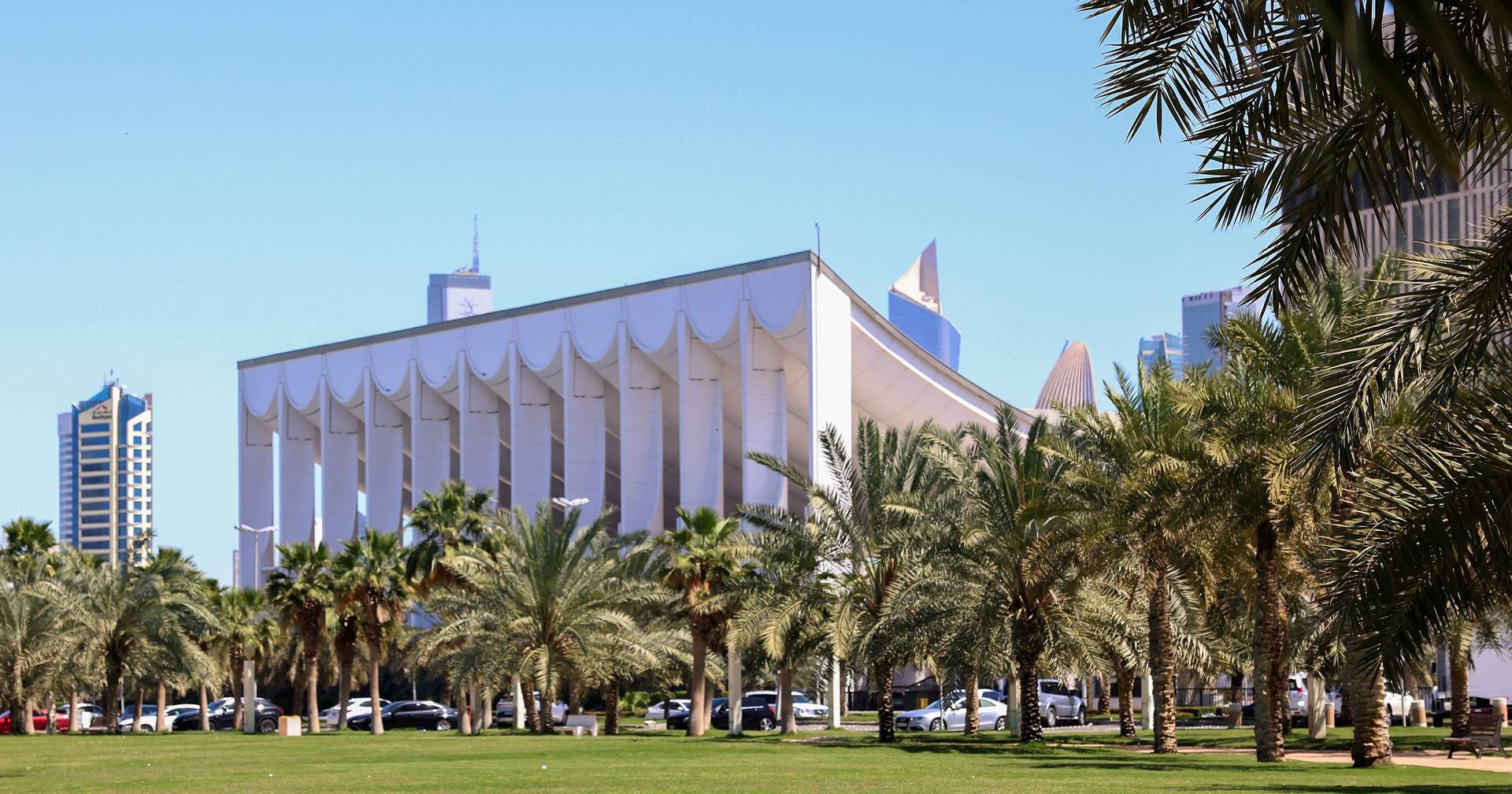 Parlamento do Kuwait dissolvido de novo em plena crise política - Expresso