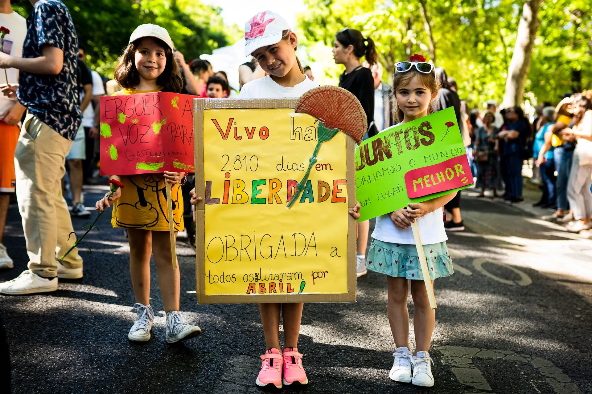 25 de Abril: Concurso põe jovens a recordar no TikTok como foi a ...