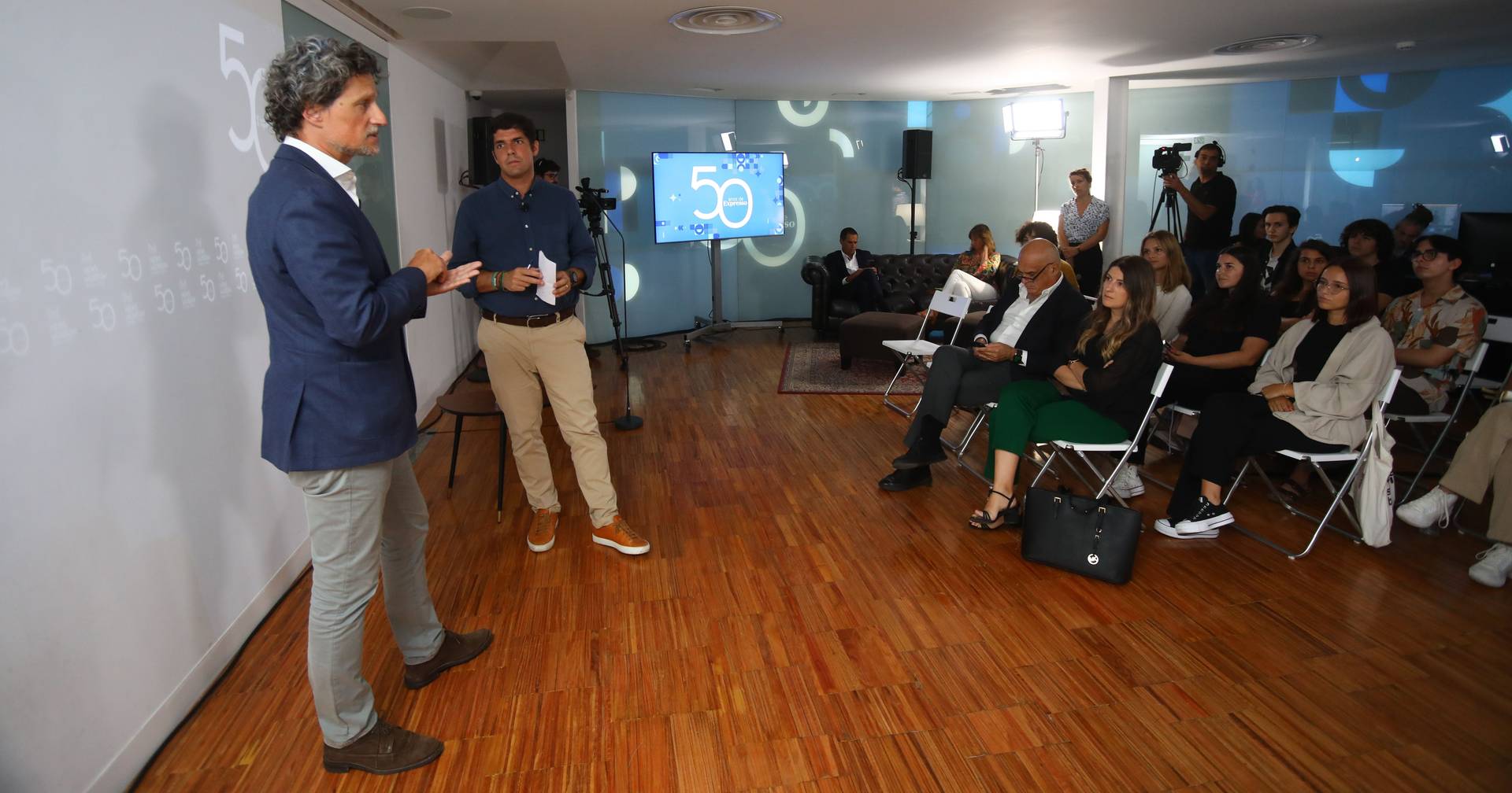 Afinal, o que é ter 'Liberdade para Pensar'? Expresso celebra liberdade ...