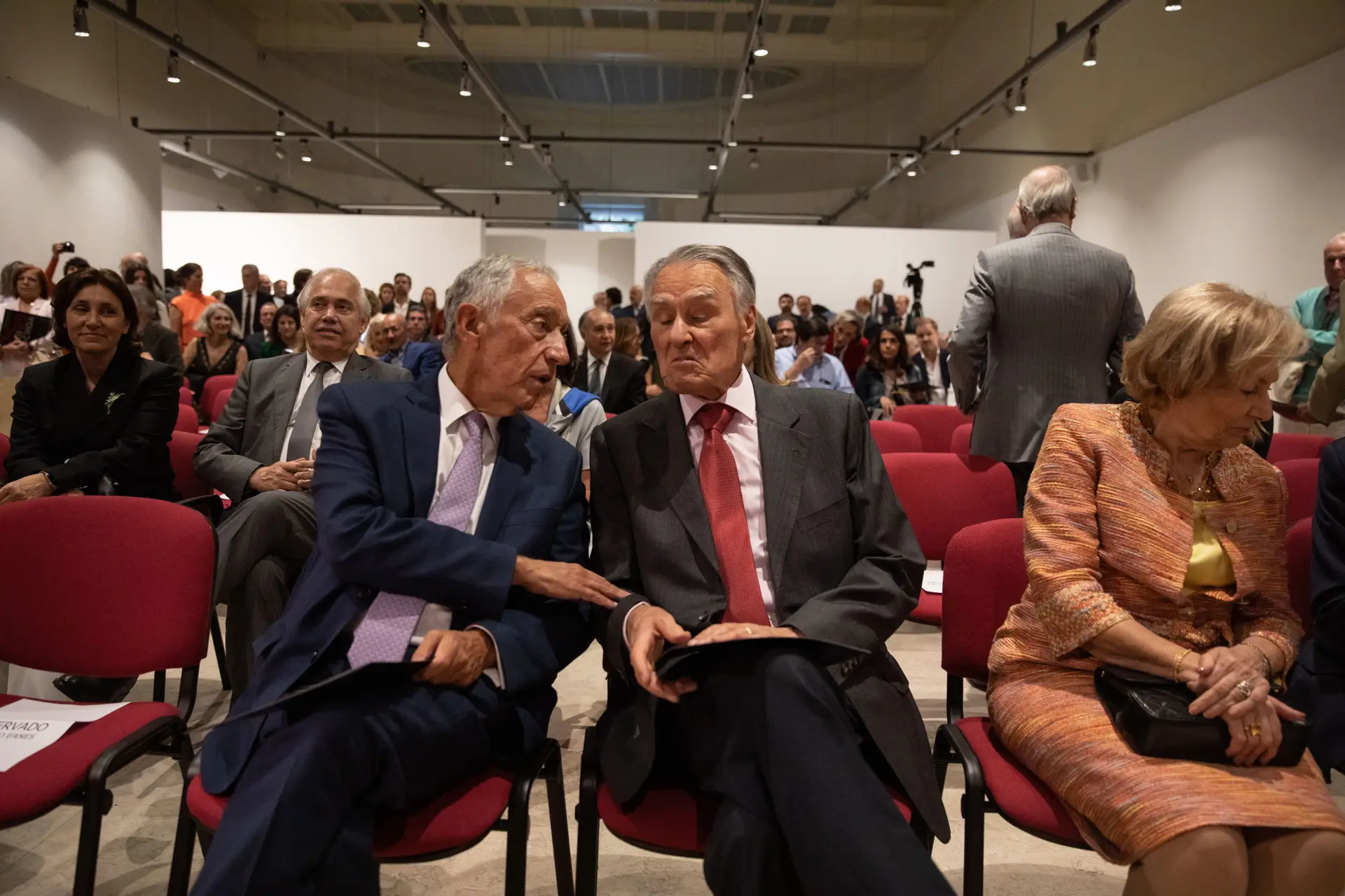 Marcelo elogia "militante" Cavaco: tinha uma "utilidade única" a colar ...