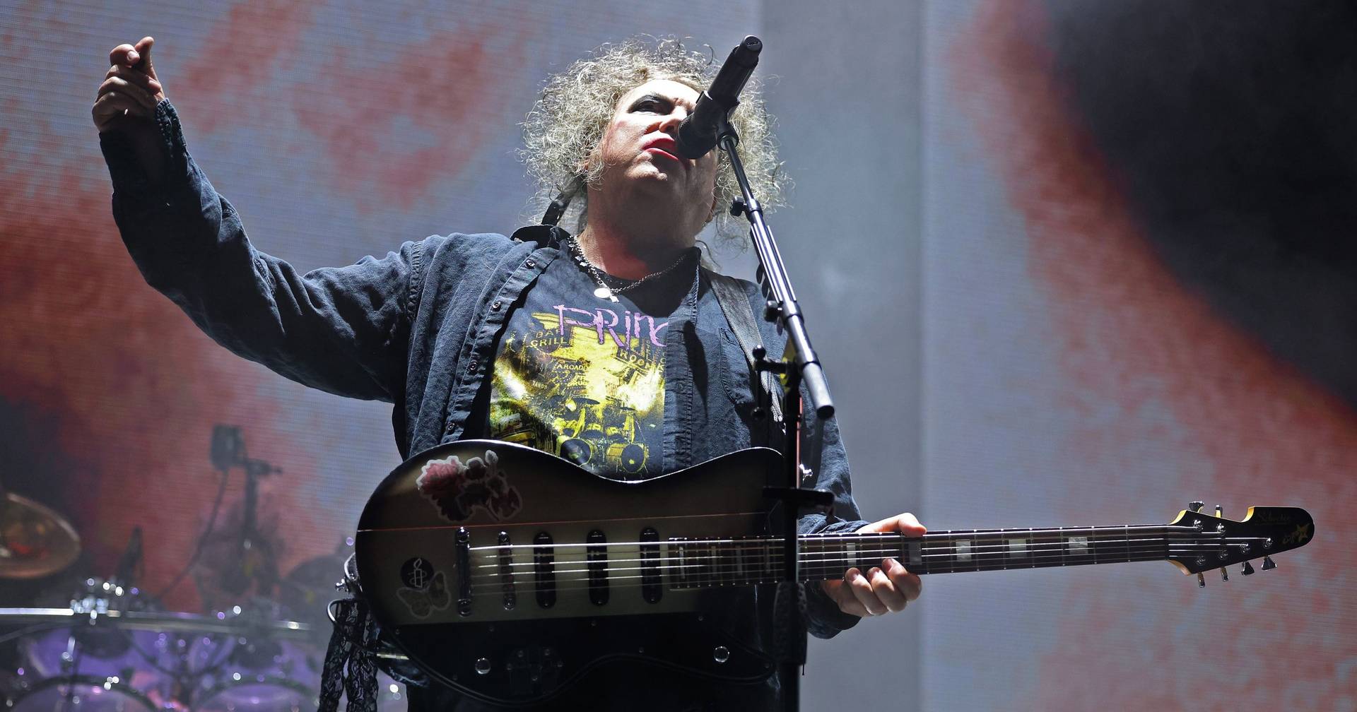 Robert Smith canta para a sua mulher, que conhece desde os 14 anos, em ...