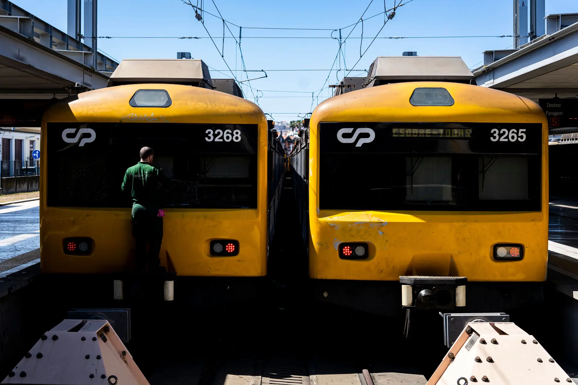 Compra de 117 comboios pela CP atrasada para "evitar litigância" - Expresso