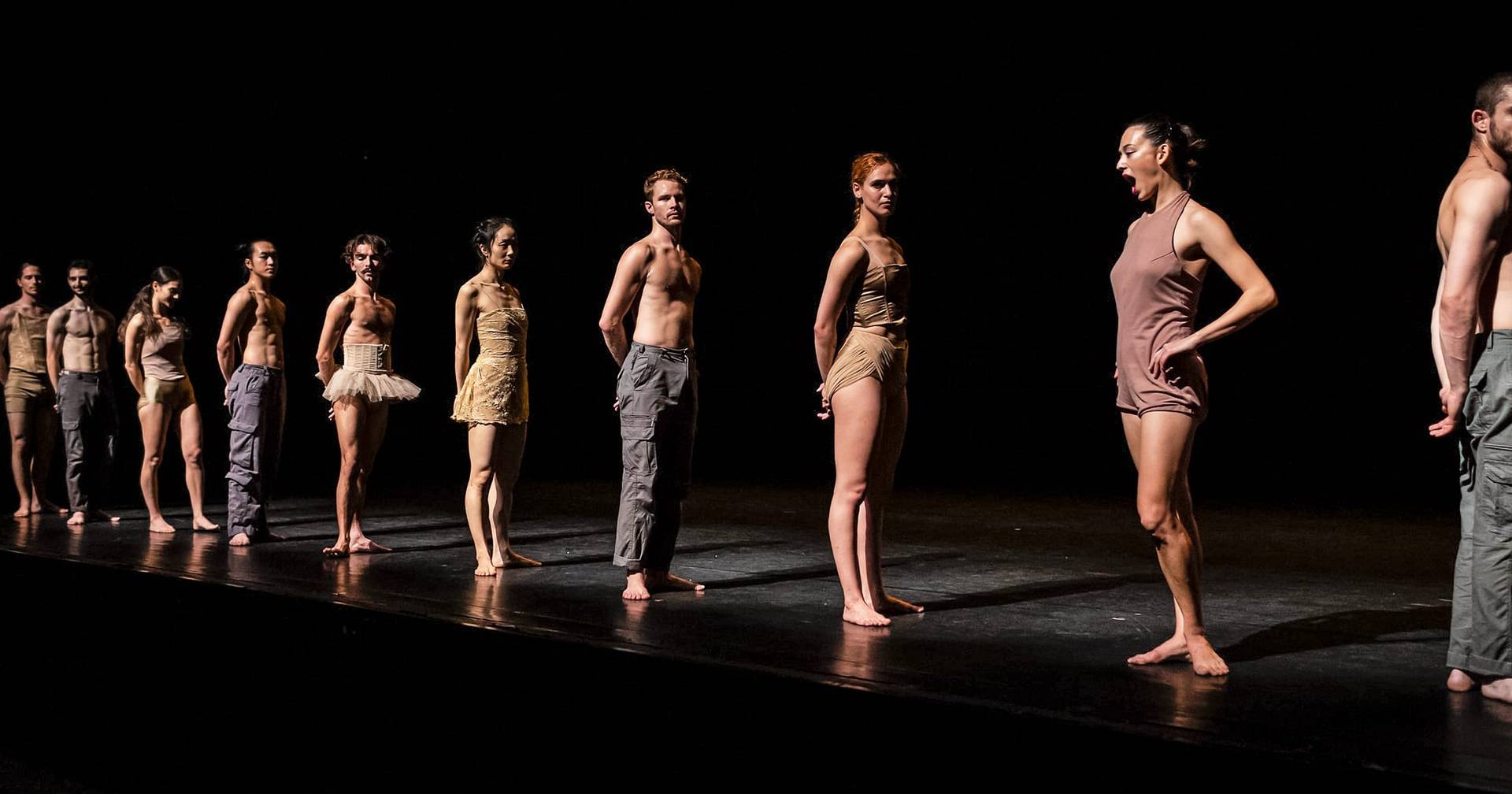 A nova criação de Ohad Naharin para a Batsheva: há corpos divididos em ...