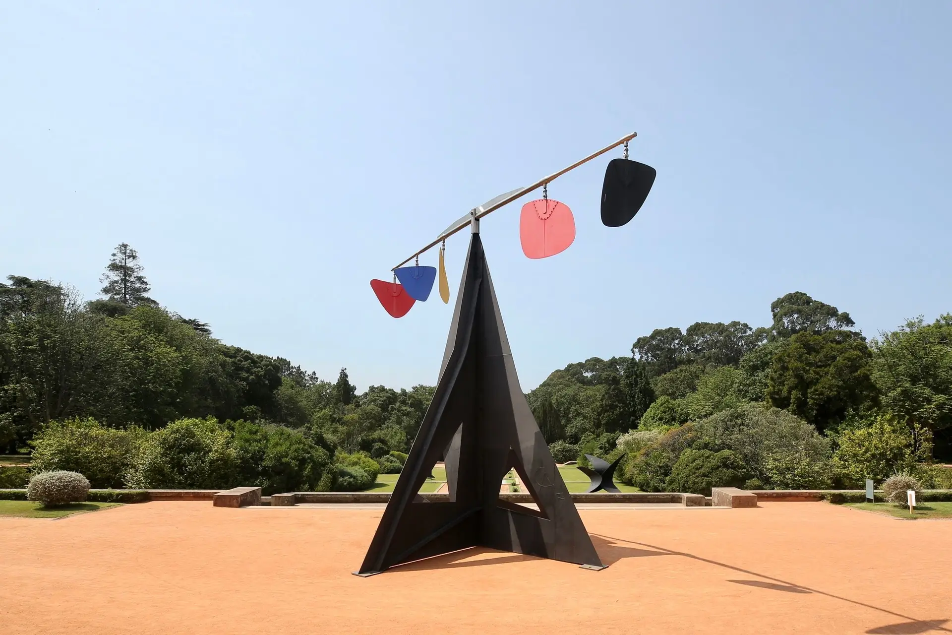 Alexander Calder e Joan Miró: uma conversa infinita em Serralves - Expresso