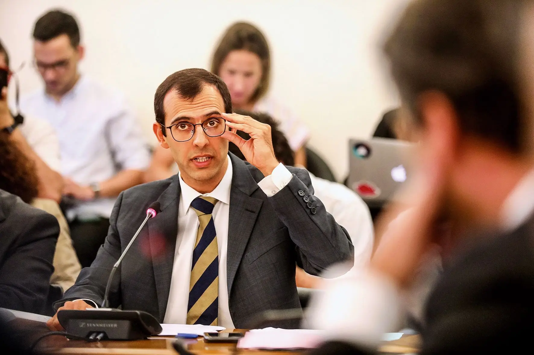 Cinco meses depois dos desacatos, dos alegados empurrões e do suposto ...