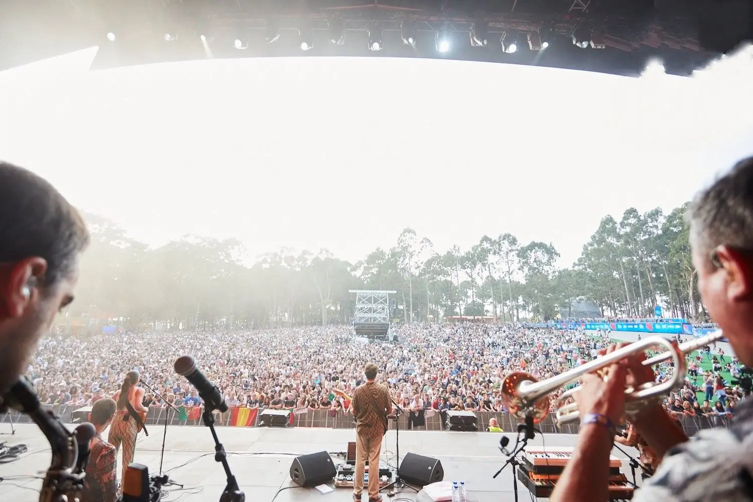 O festival MEO Marés Vivas termina este domingo, em Gaia: horários de ...