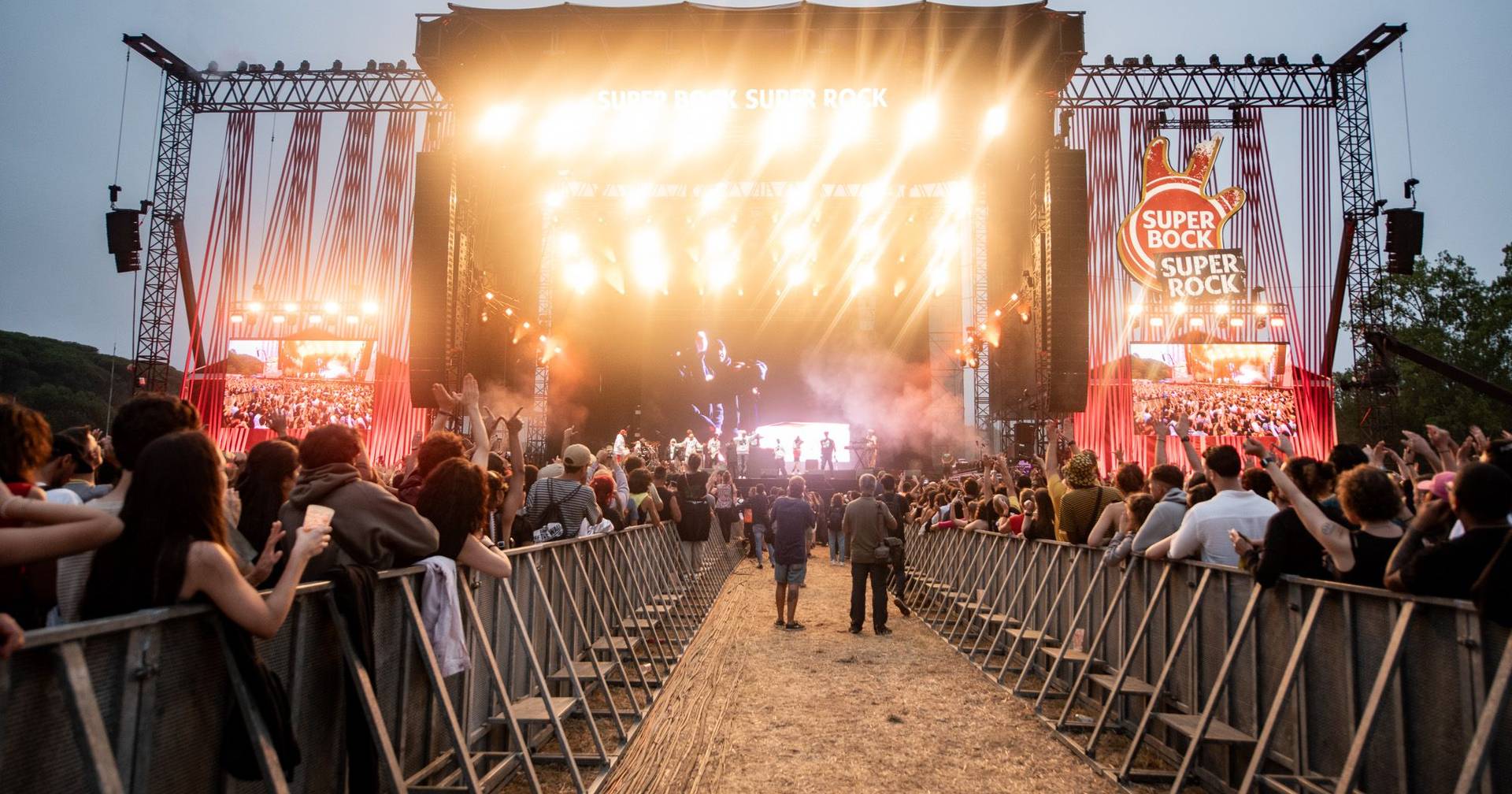 Guia completo do Super Bock Super Rock: horários, bilhetes, campismo ...