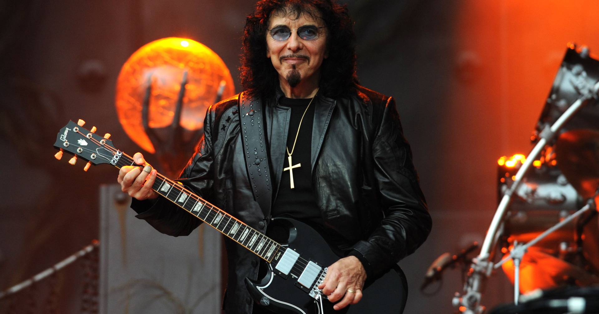 Tony Iommi, dos Black Sabbath, juntou-se aos Hollywood Vampires para ...