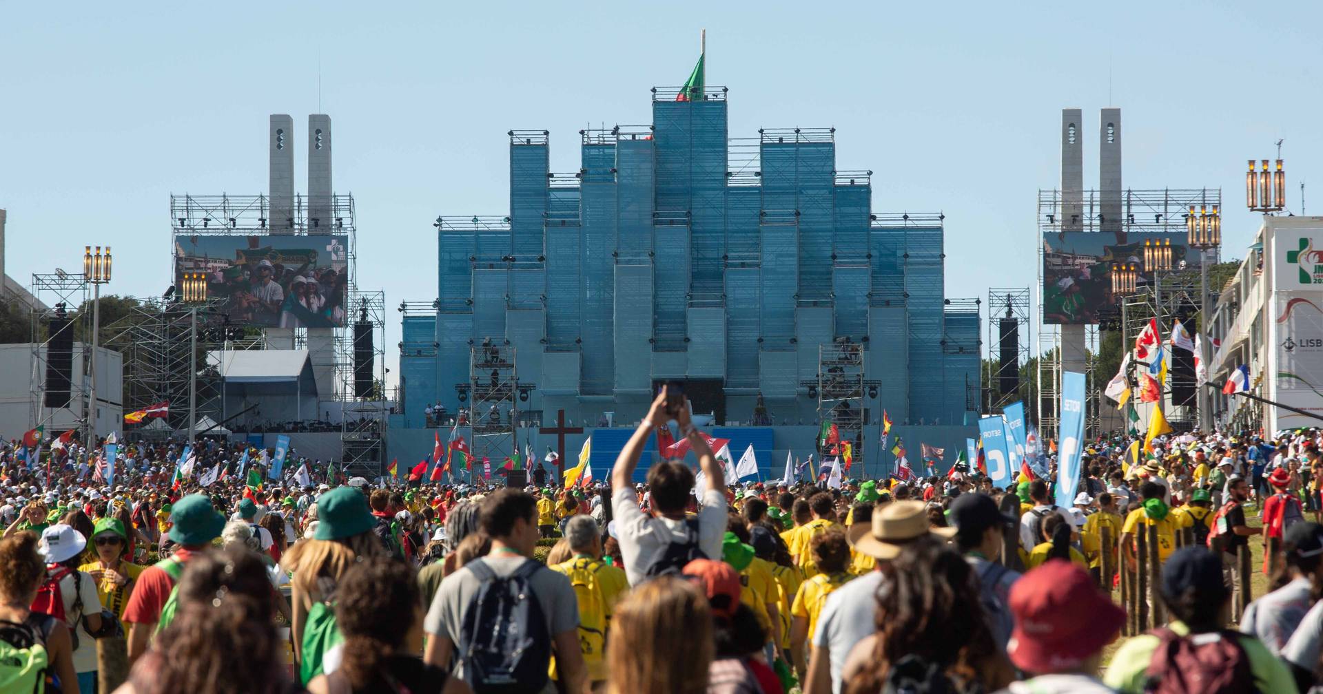 Marcelo exuberante: "Isto é uma coisa louca"; JMJ arrancou com multidão na missa e apelo aos ...