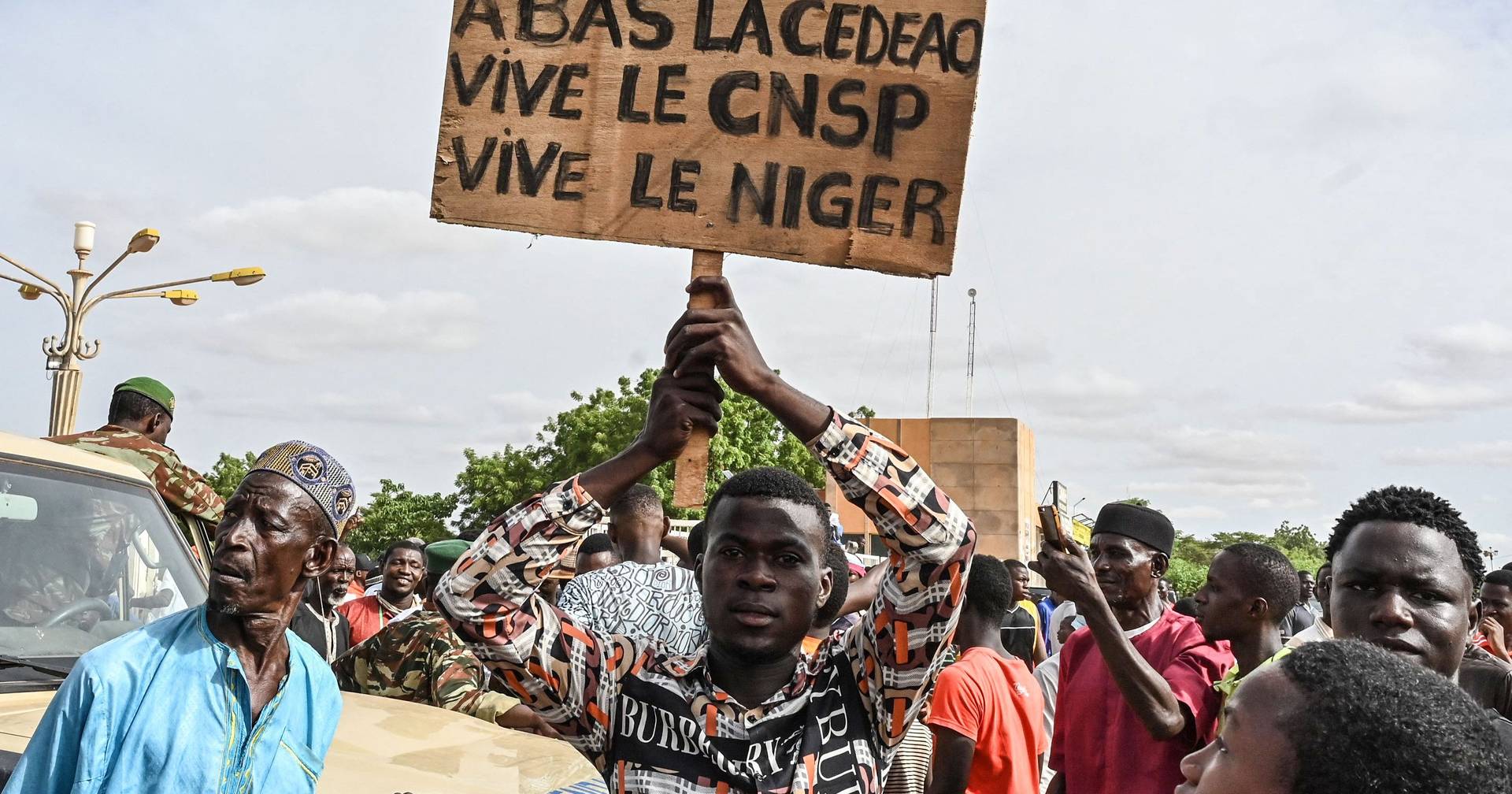Níger: militares apelam à recruta para lutar pela soberania do país e ...