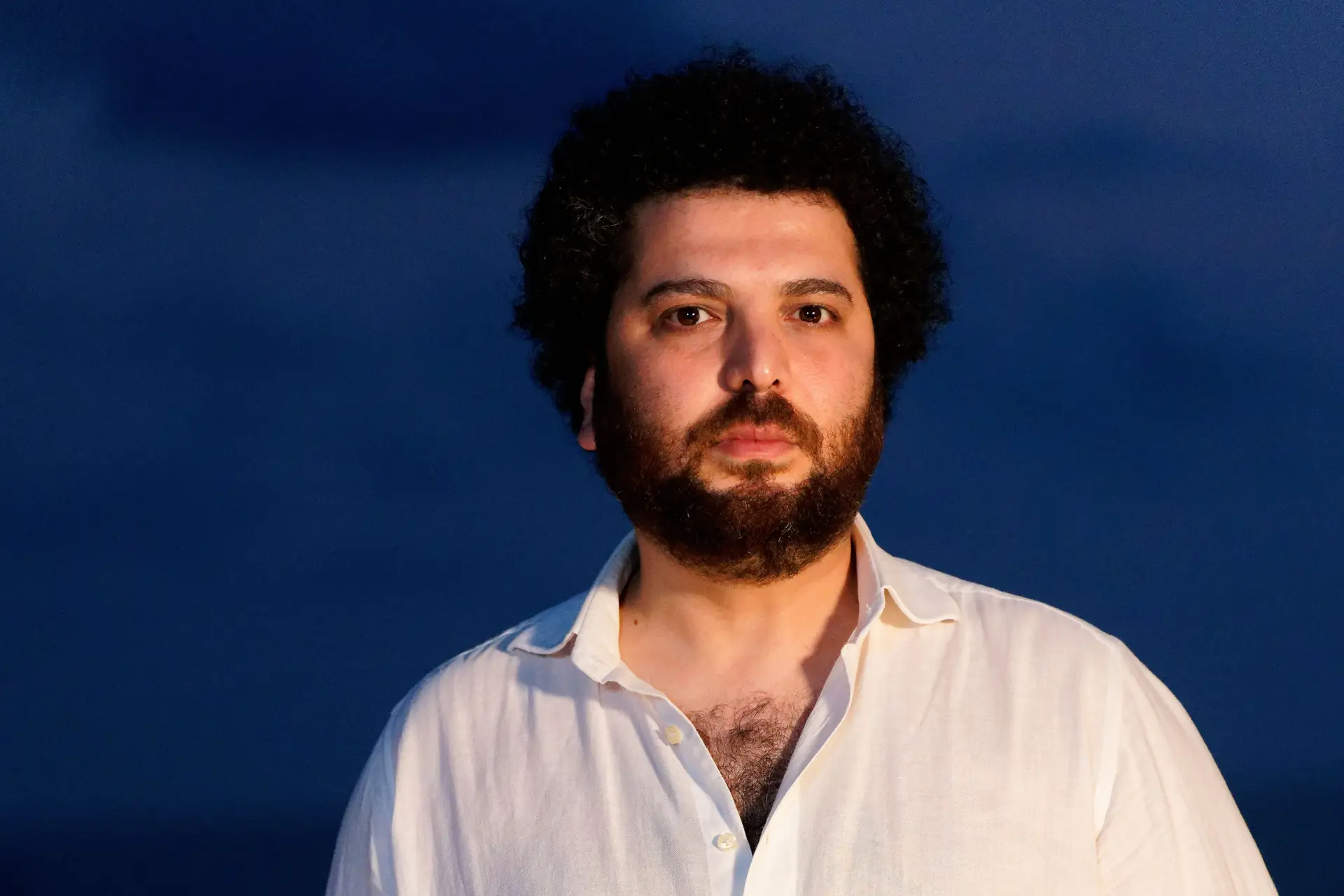 Realizador iraniano Saeed Roustaee condenado por mostrar filme em ...