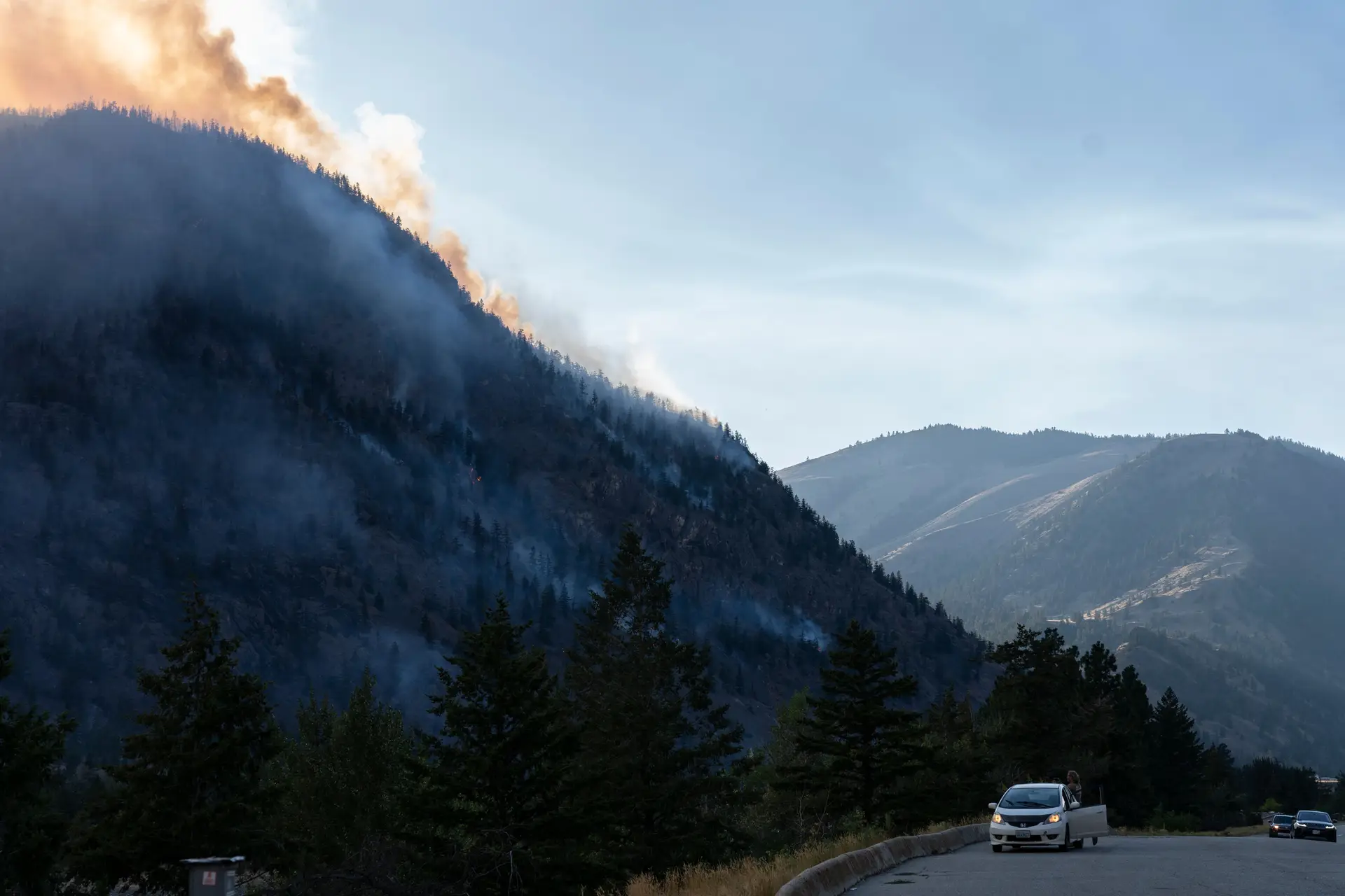 Oeste Do Canadá Declara Estado De Emergência Devido A Incêndios